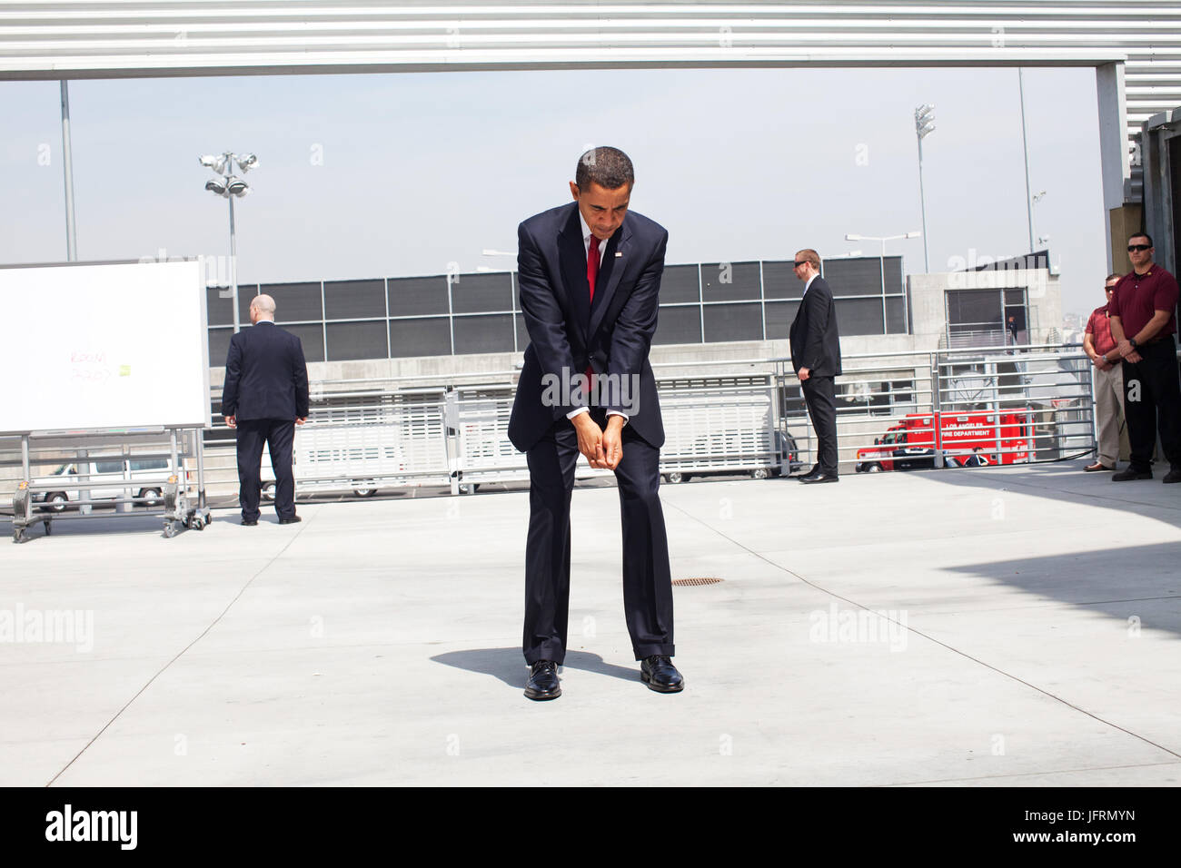 President Barack Obama practices his golf swing at an outdoor hold ...