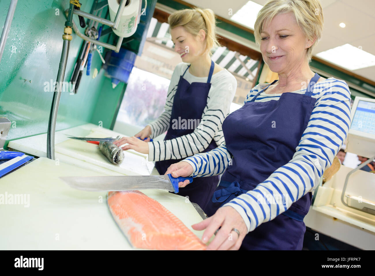 Women fishmongers hi-res stock photography and images - Alamy