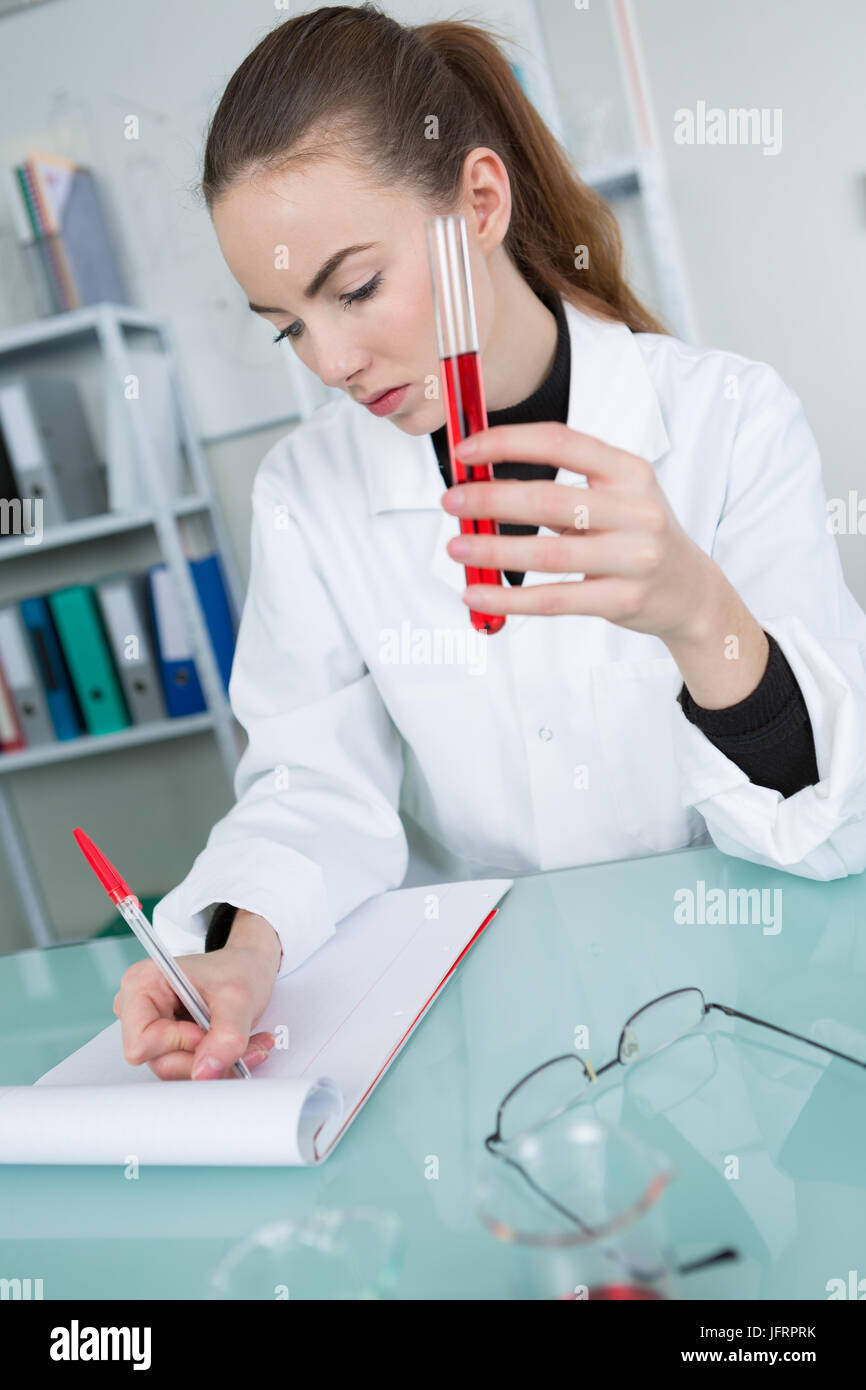 Female chemistry student hi-res stock photography and images - Alamy