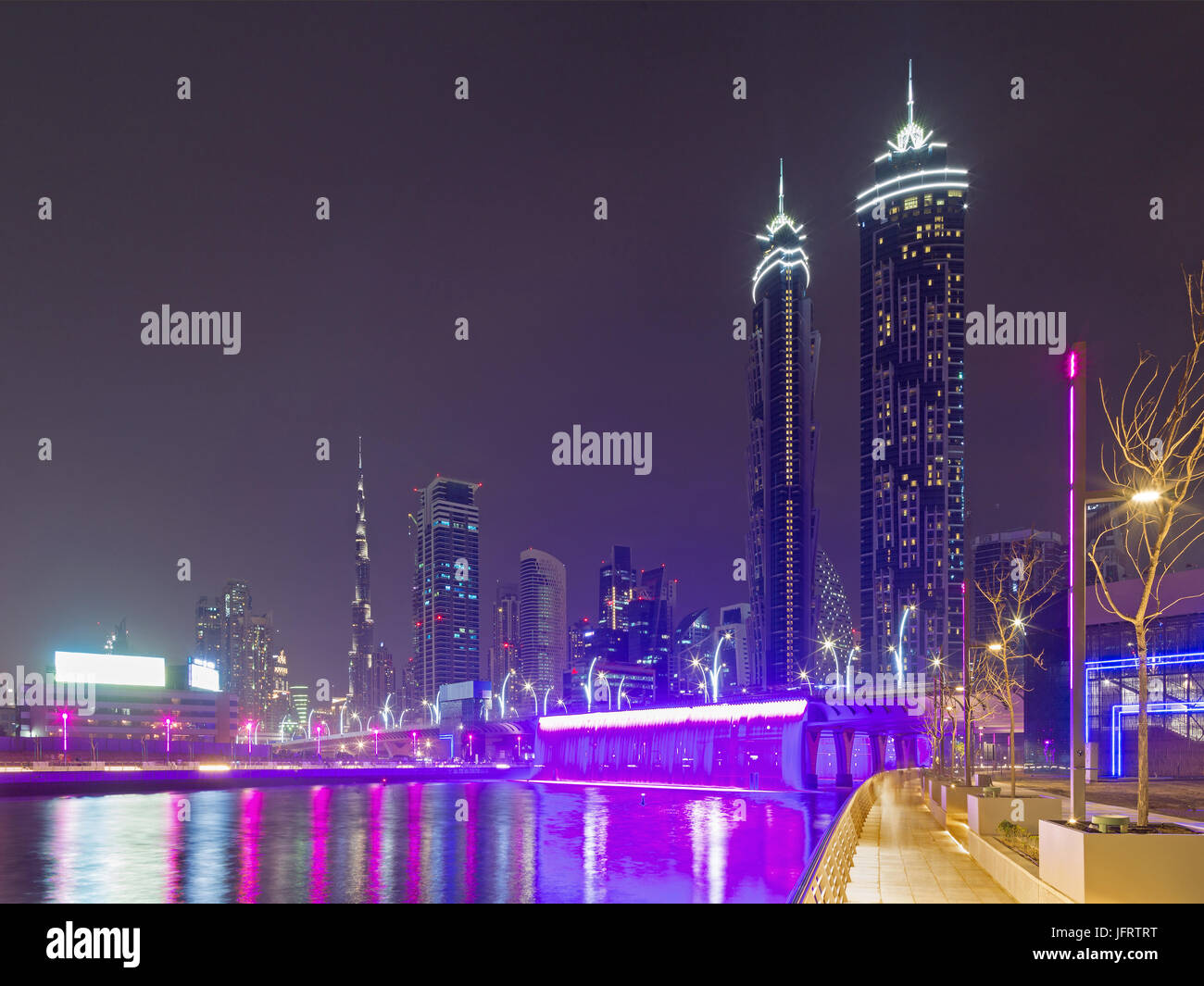 Waterfall and city skyline hi-res stock photography and images - Alamy