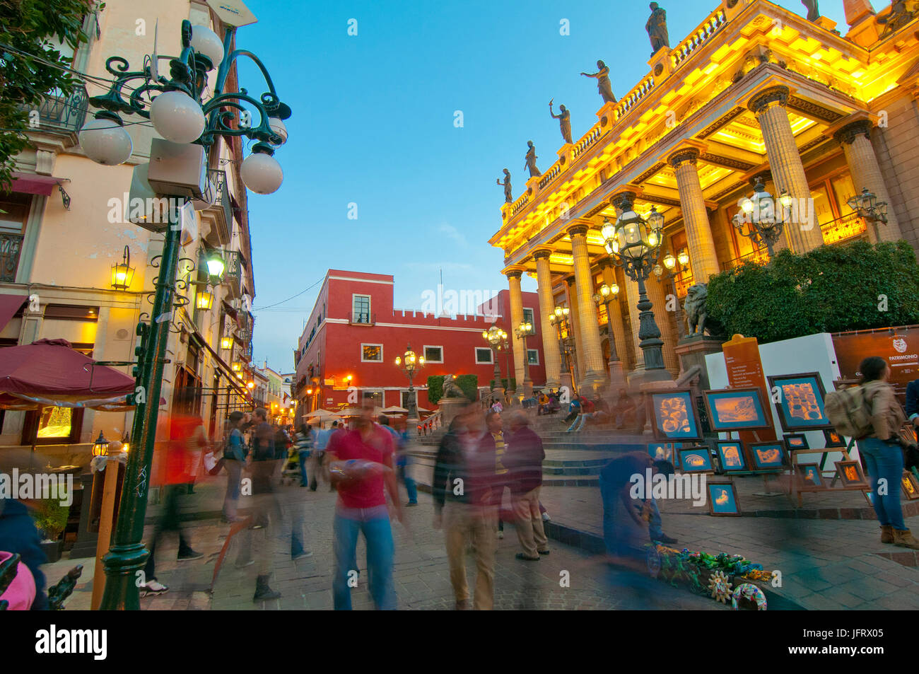 Callejon del beso guanajuato hi-res stock photography and images - Alamy