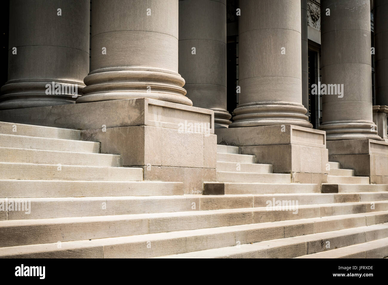 Classic columns hi-res stock photography and images - Alamy