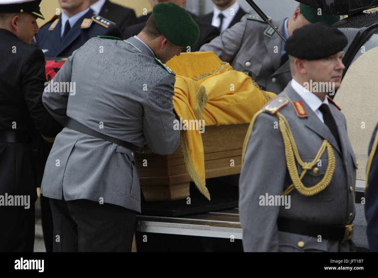 German chancellor helmut kohl funeral hi-res stock photography and ...