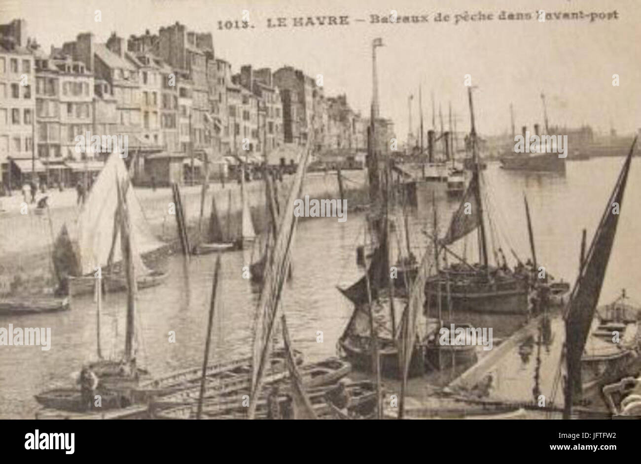 76-Le Havre-Bateaux de pơ3AAche dans le port-vers 1910 Stock Photo - Alamy