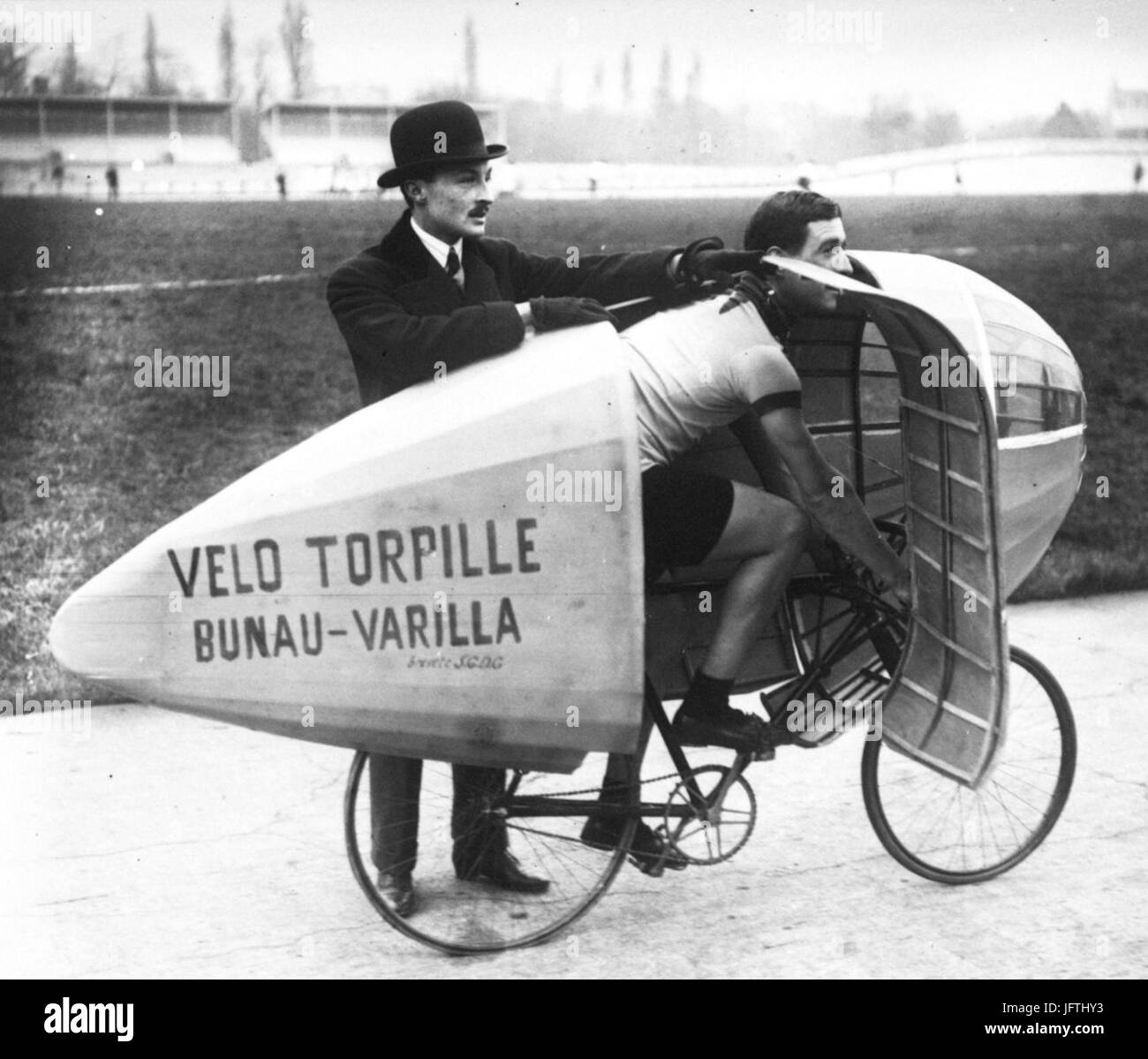 Étienne Bunau-Varilla, Marcel Berthet, vélo torpille, 1913 Stock Photo ...