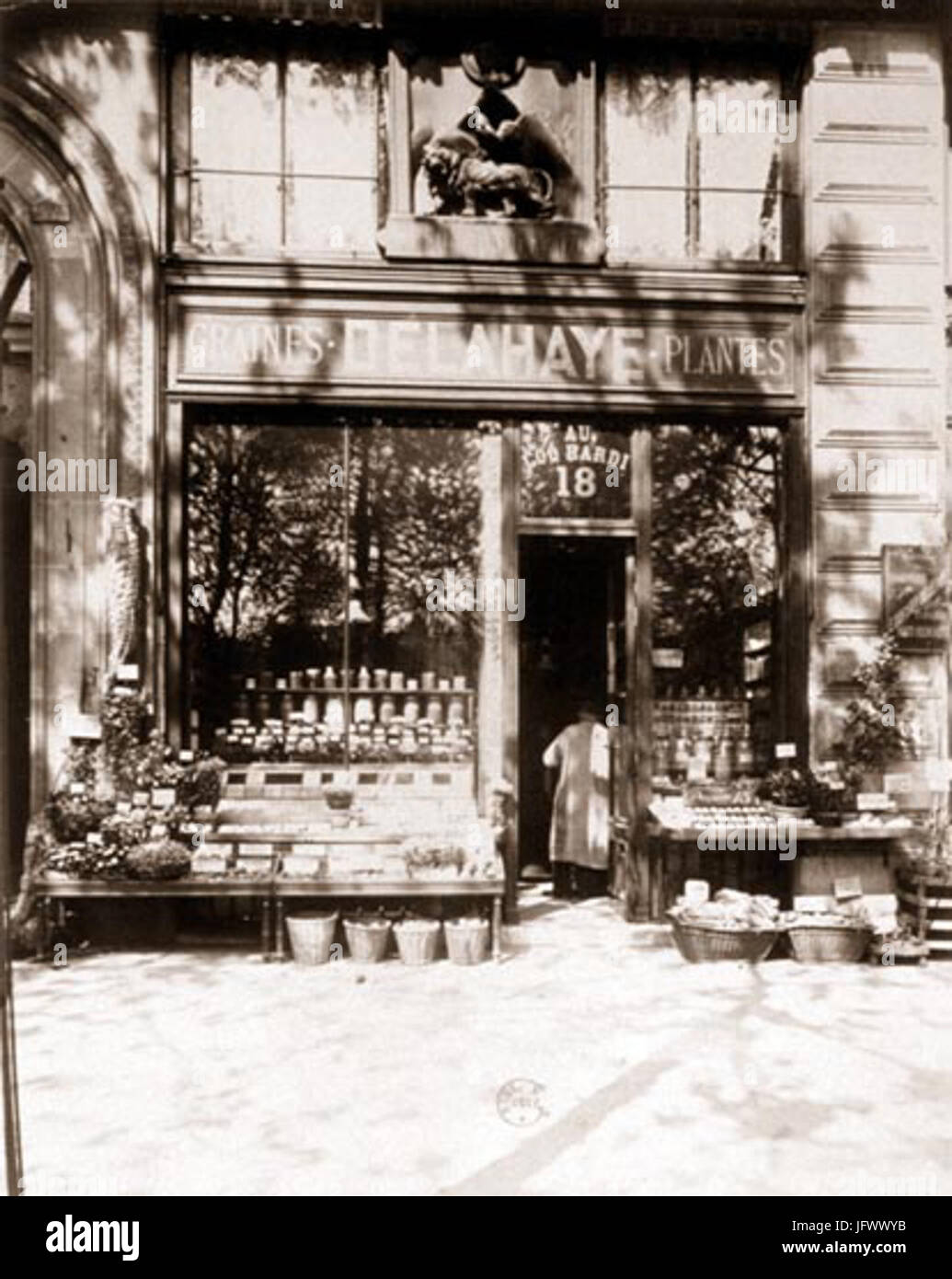 Au Coq Hardi 18 quai de la Mégisserie in Paris by Eugène Atget around ...
