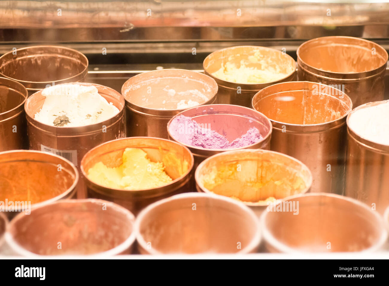 Takeaway ice cream container hi-res stock photography and images - Alamy
