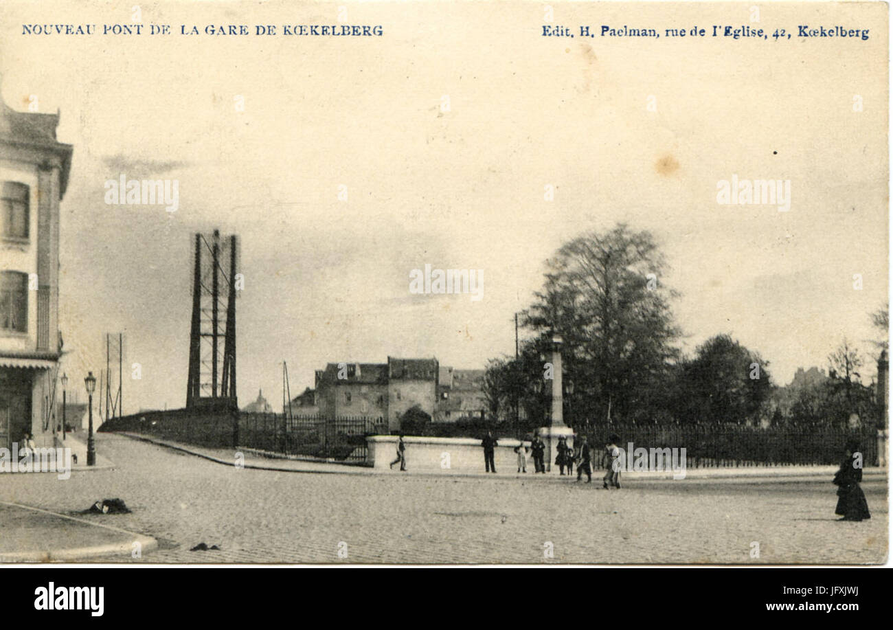 CPA. Rue de l'Armistice vue de la place Eugène Simonis. Koekelberg ...