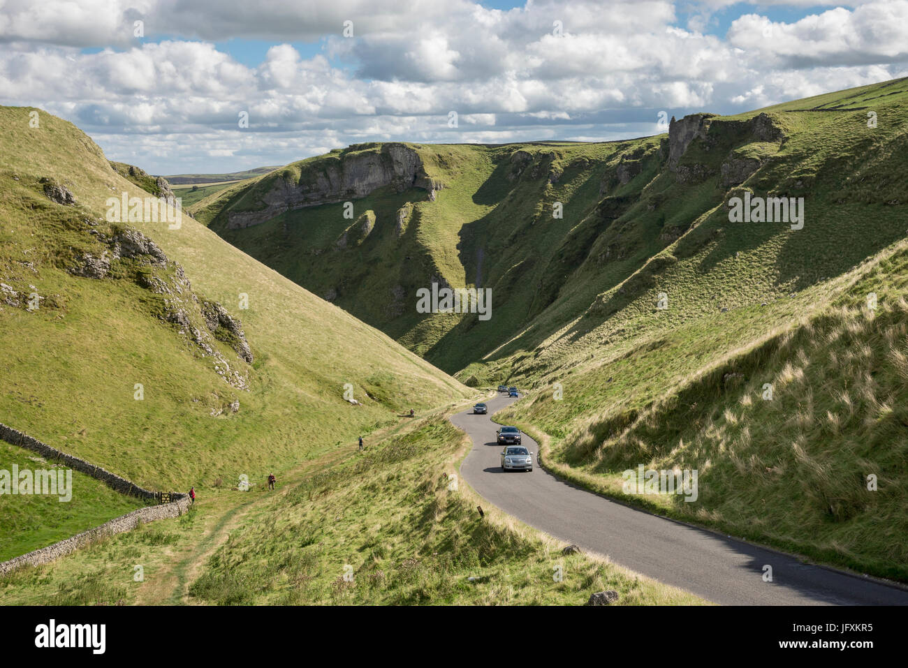Cars passing on the steep and narrow road at Winnats Pass, Castleton ...