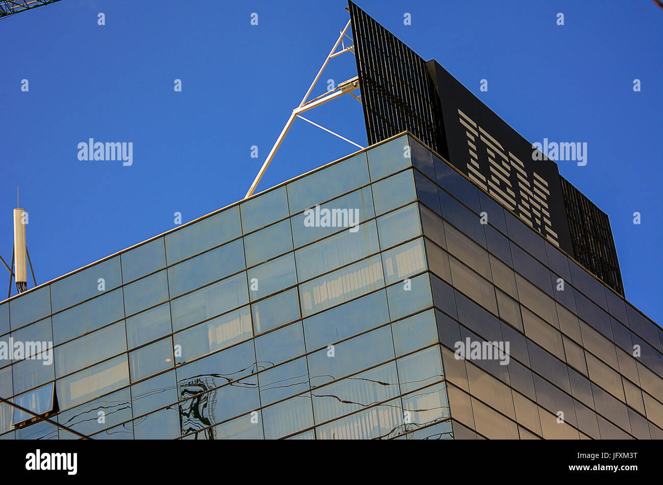 Ibm logo building hi-res stock photography and images - Alamy