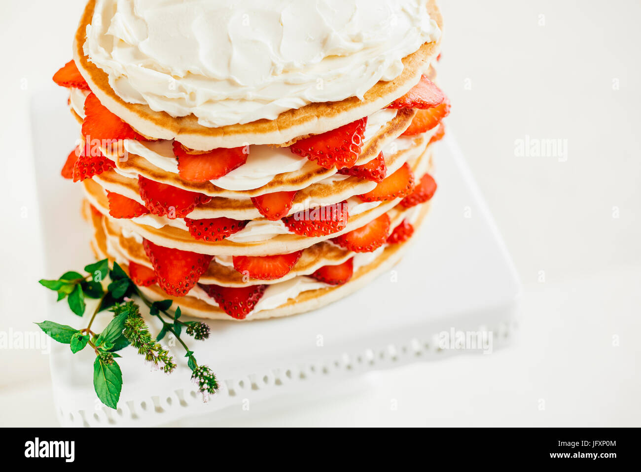 Stacked layers of cake hi-res stock photography and images - Alamy