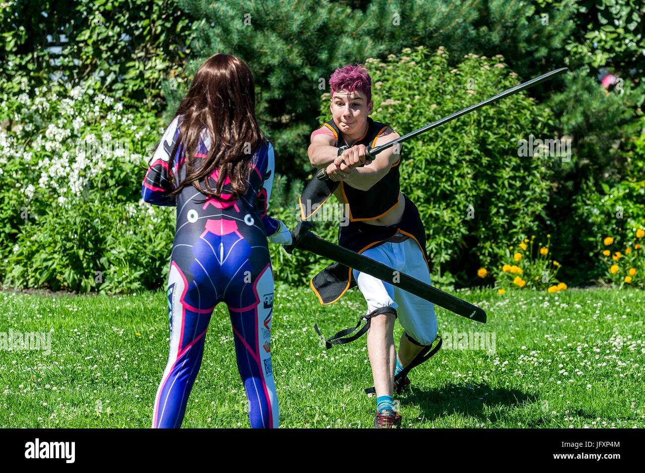 Duelling hi-res stock photography and images - Alamy