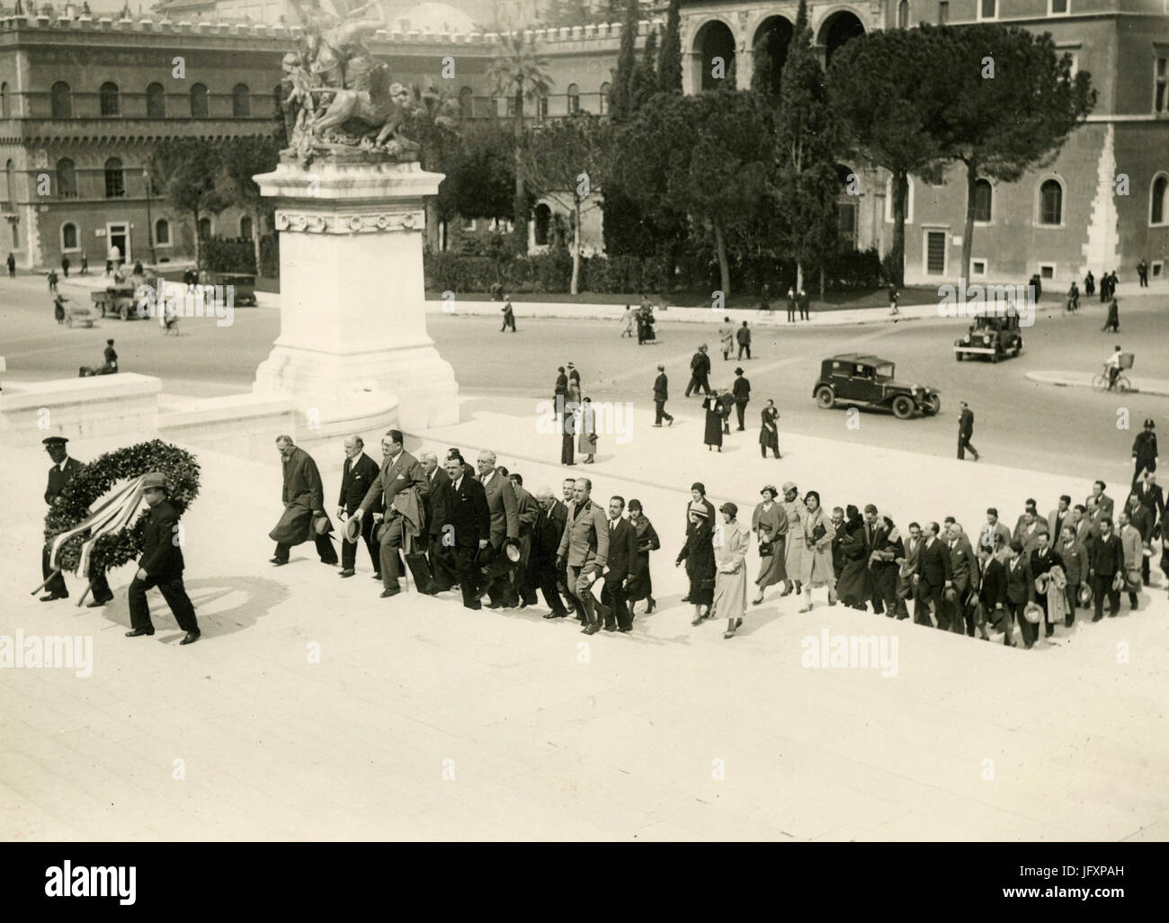 Ceremony at the War Memorial, Rome, Italy Stock Photo - Alamy