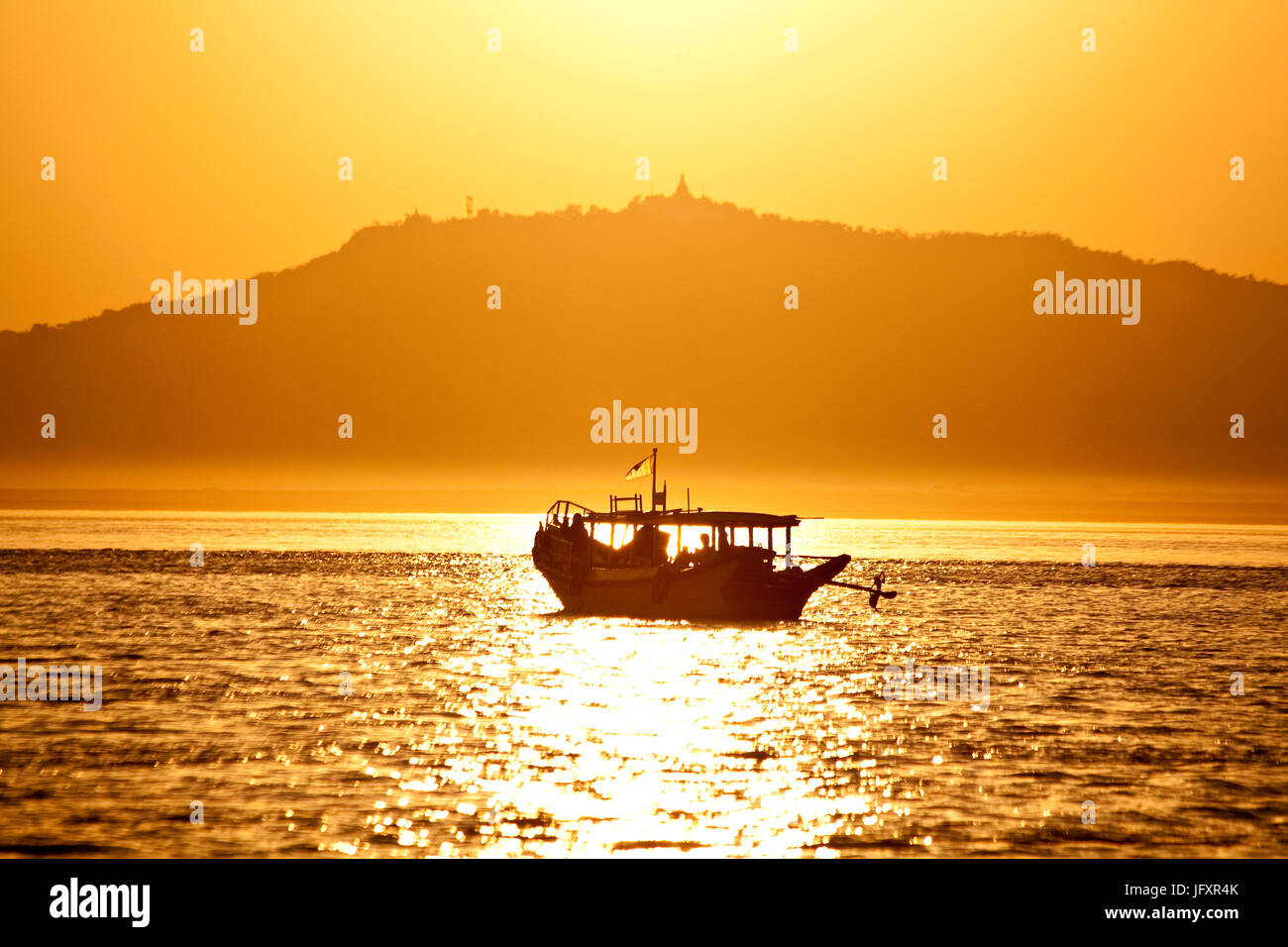 Irrawady burma hi-res stock photography and images - Alamy