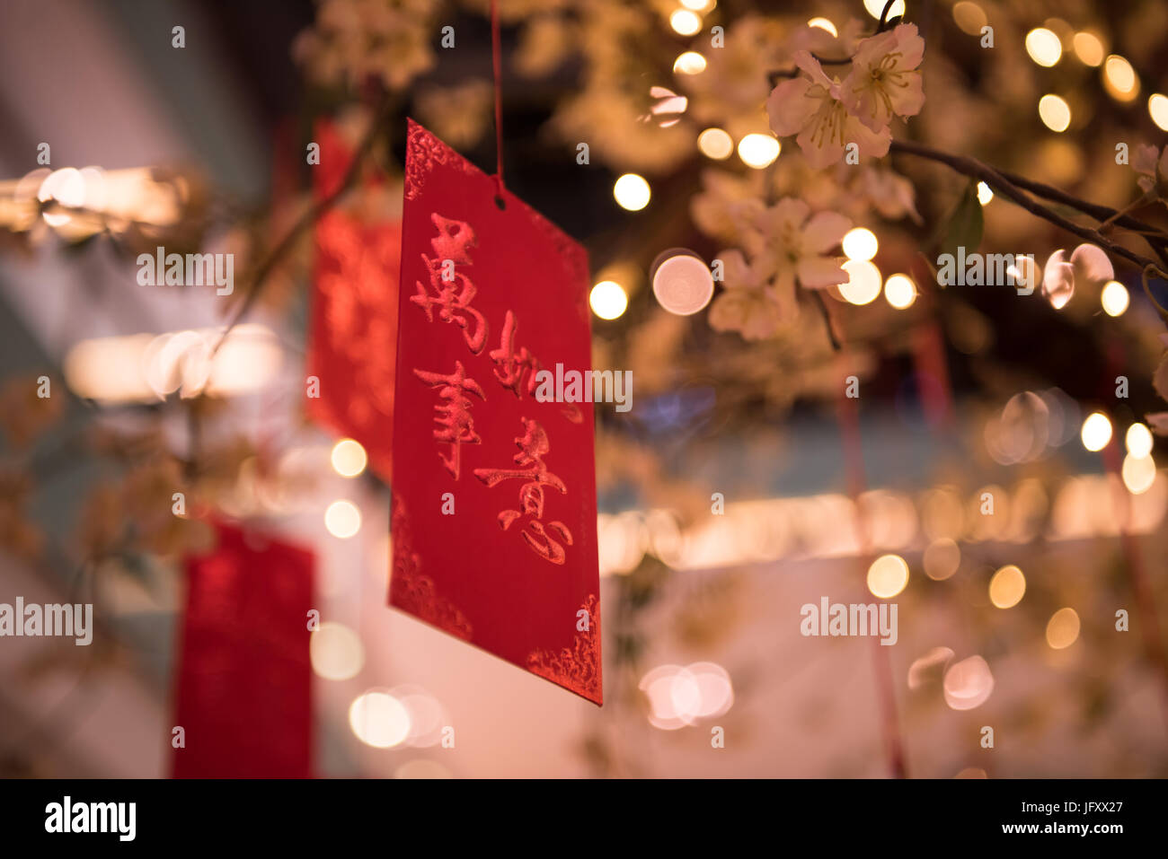 red cards with messages on the traditional Japanese wishing tree Stock ...