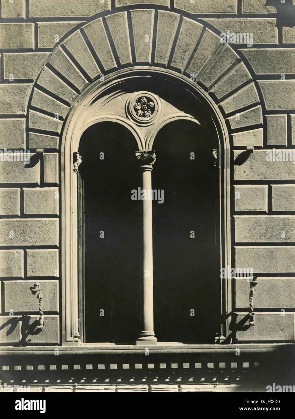 Bifora window at Palazzo Spannocchi, Siena, Italy Stock Photo - Alamy