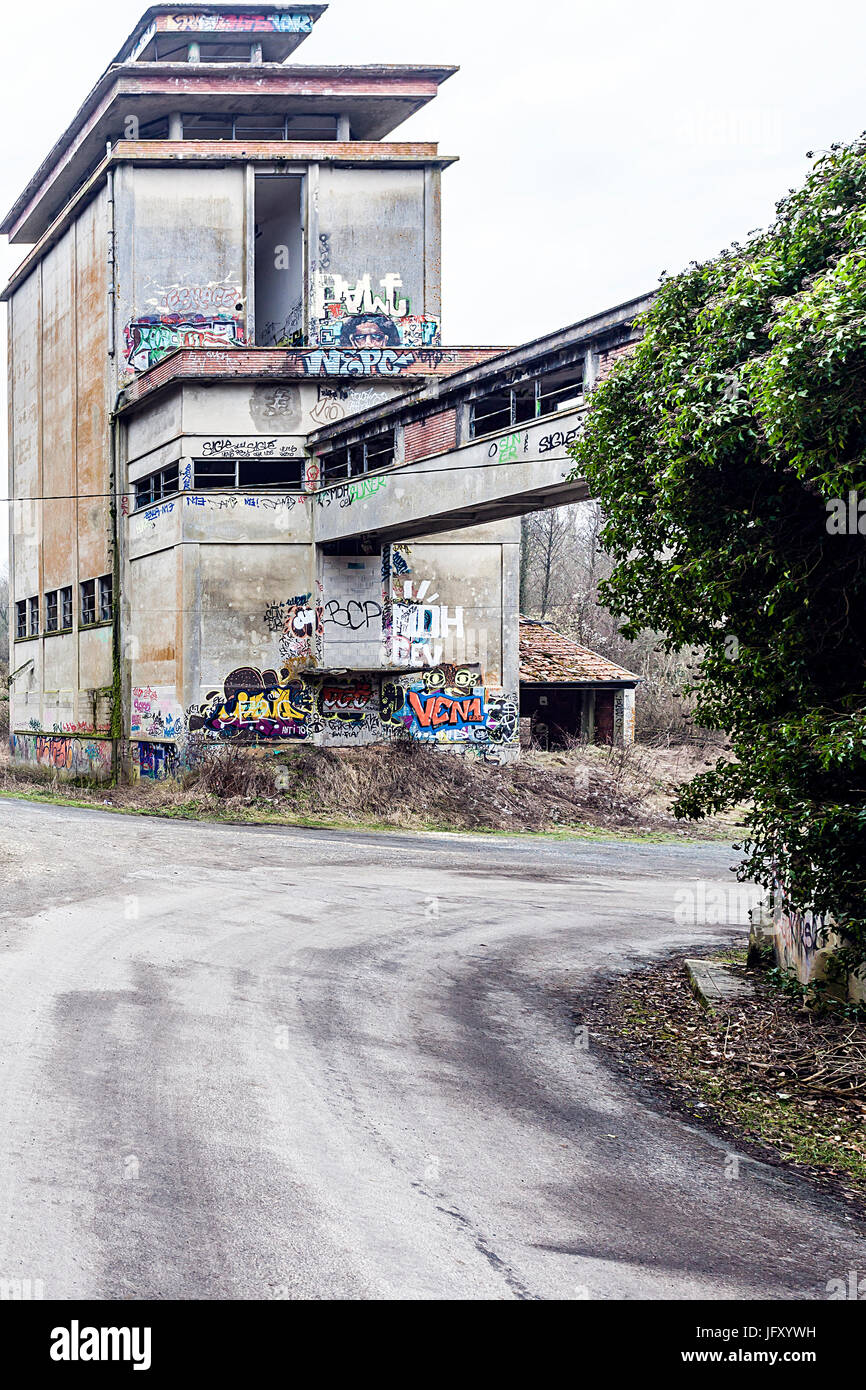 Abandoned factory. urbex Stock Photo - Alamy