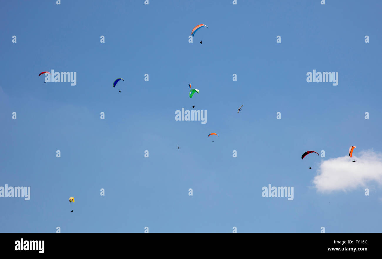 Hang gliders hi-res stock photography and images - Alamy