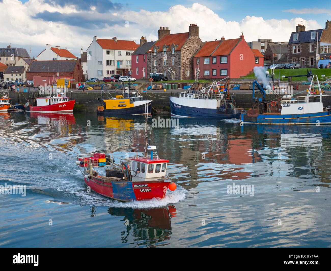 Dunbar harbour hi-res stock photography and images - Alamy