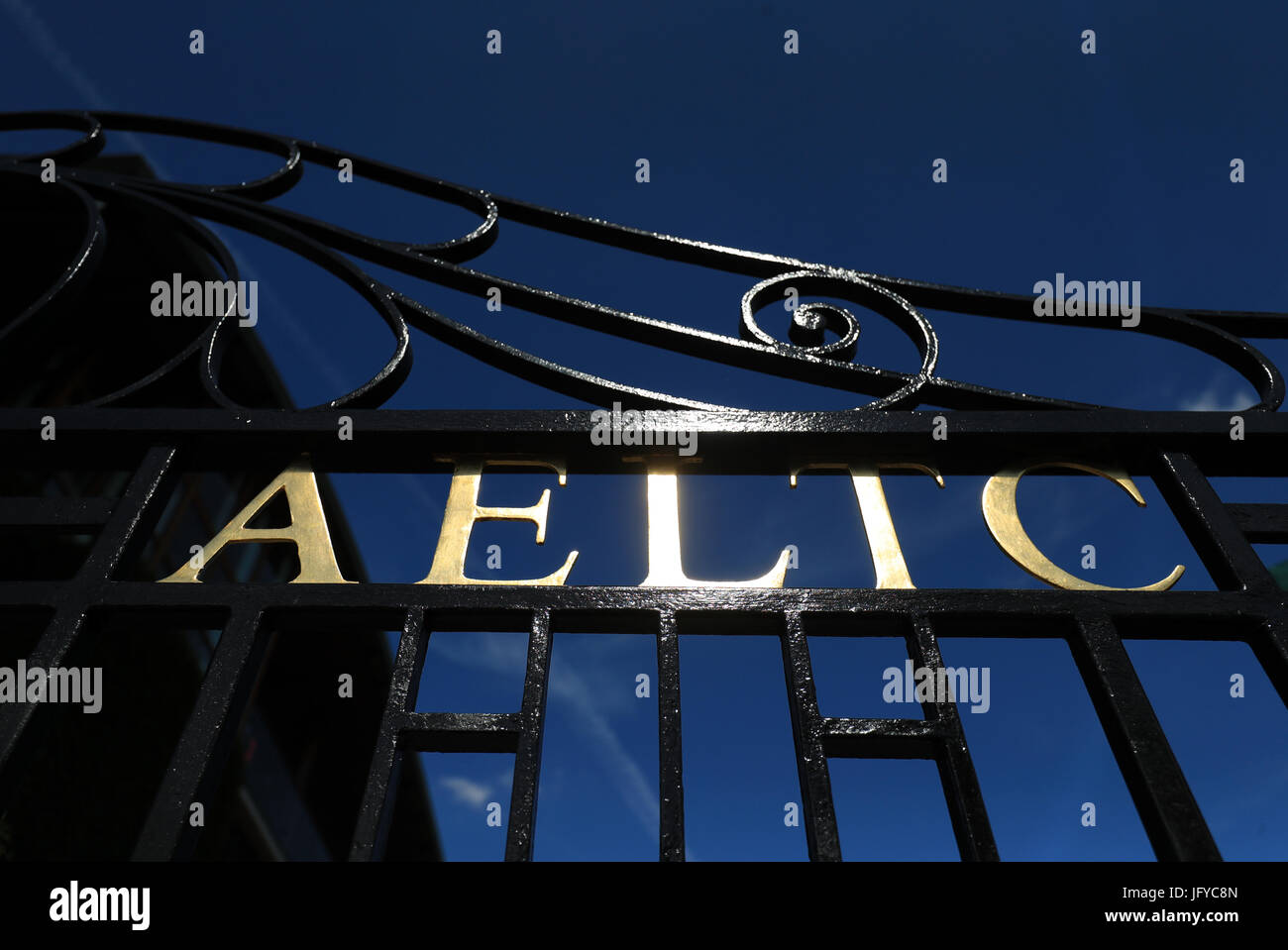 The entry gates at The All England Lawn Tennis and Croquet Club ...