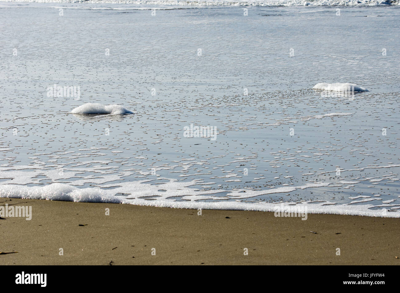 Slowly wave moving hi-res stock photography and images - Alamy