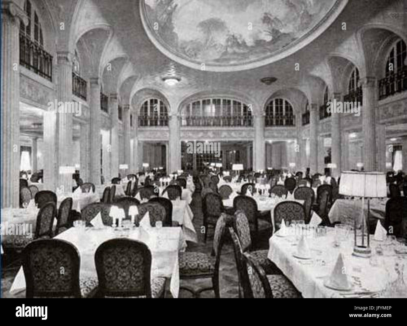 First Class Dining Saloon of the RMS Majestic 28191429 Stock Photo - Alamy