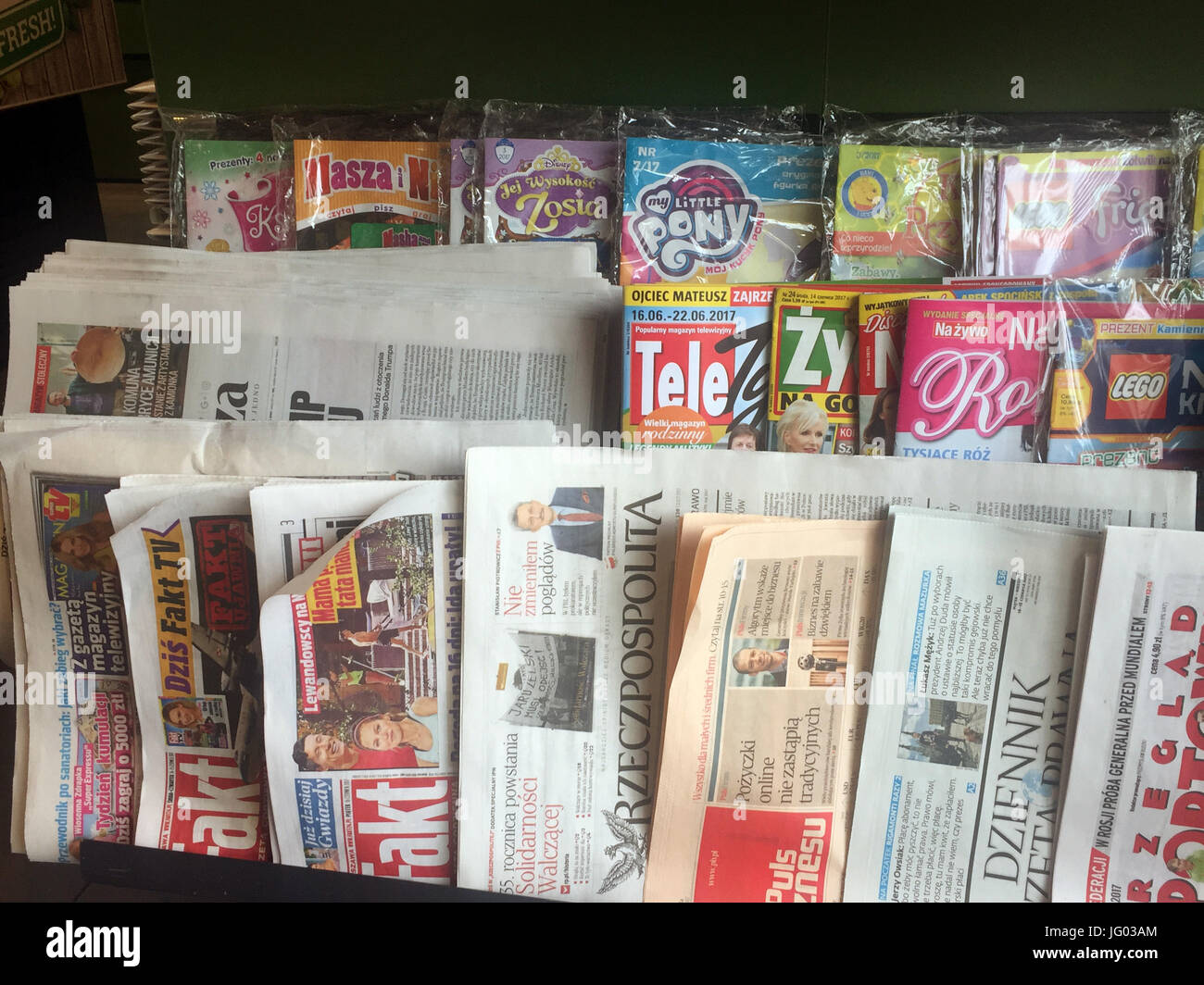 Warsaw, Poland. 16th June, 2017. Magazines and newspapers can be seen ...