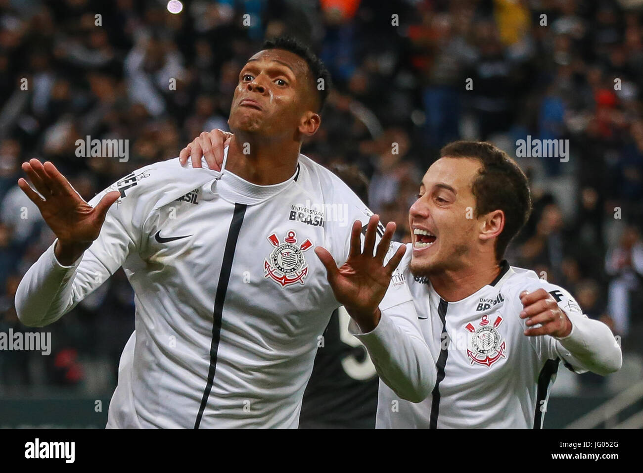 SÃO PAULO, SP - 02.07.2017: CORINTHIANS X BOTAFOGO - Jô celebrates his ...