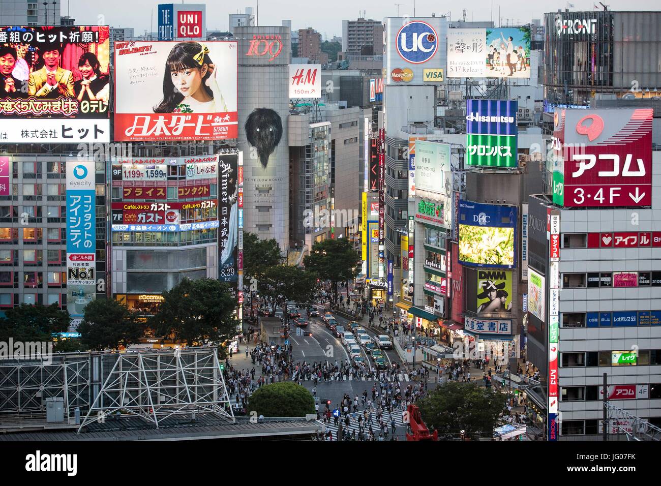 Three quarter view shows hi-res stock photography and images - Alamy