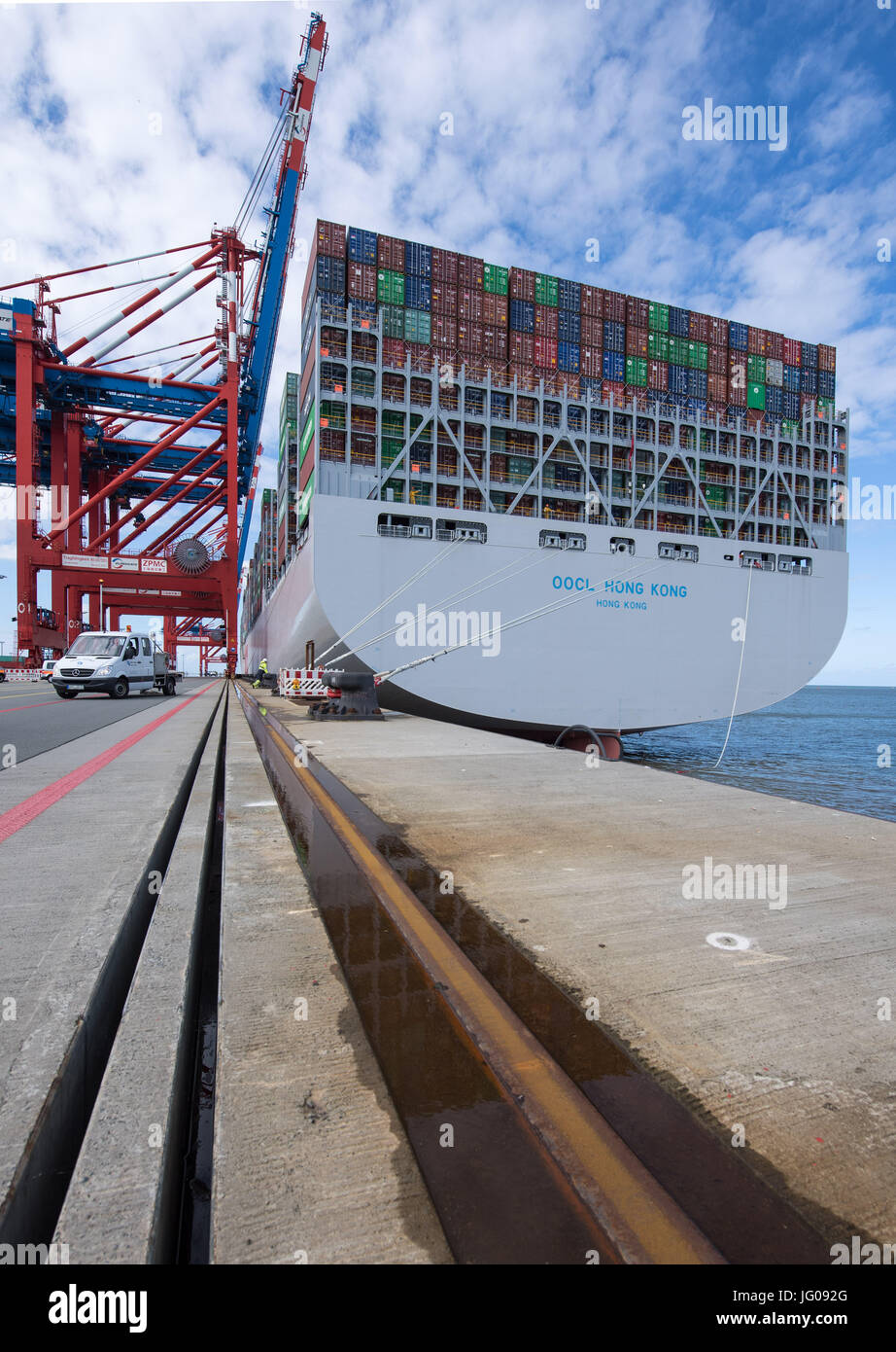 Oocl germany container ship hi-res stock photography and images - Alamy