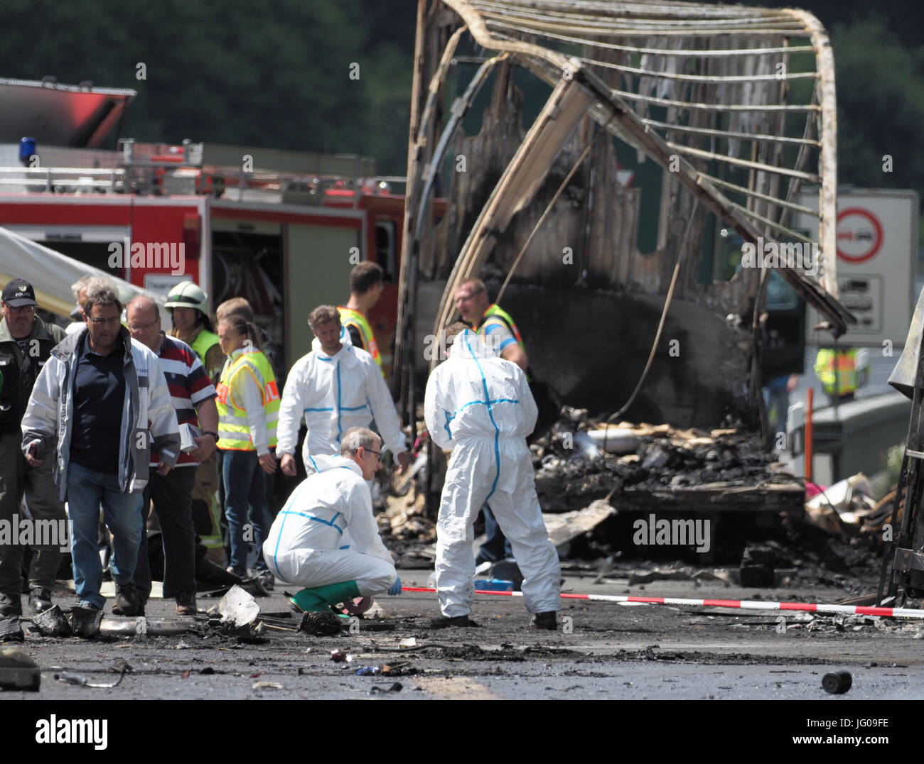 Muenchberg, Germany. 3rd July, 2017. Police experts work on the burned ...