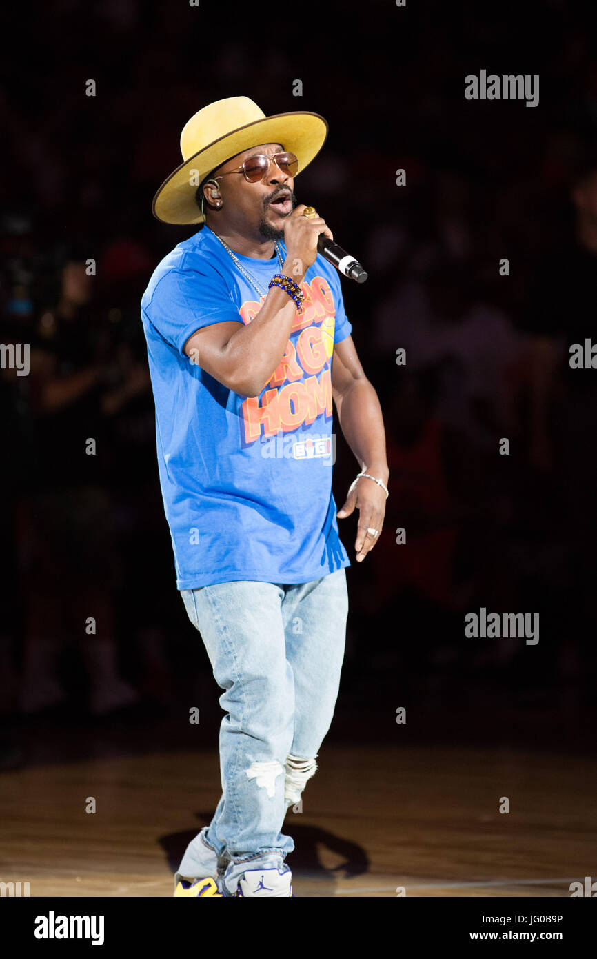 Be charlotte singer hi-res stock photography and images - Alamy