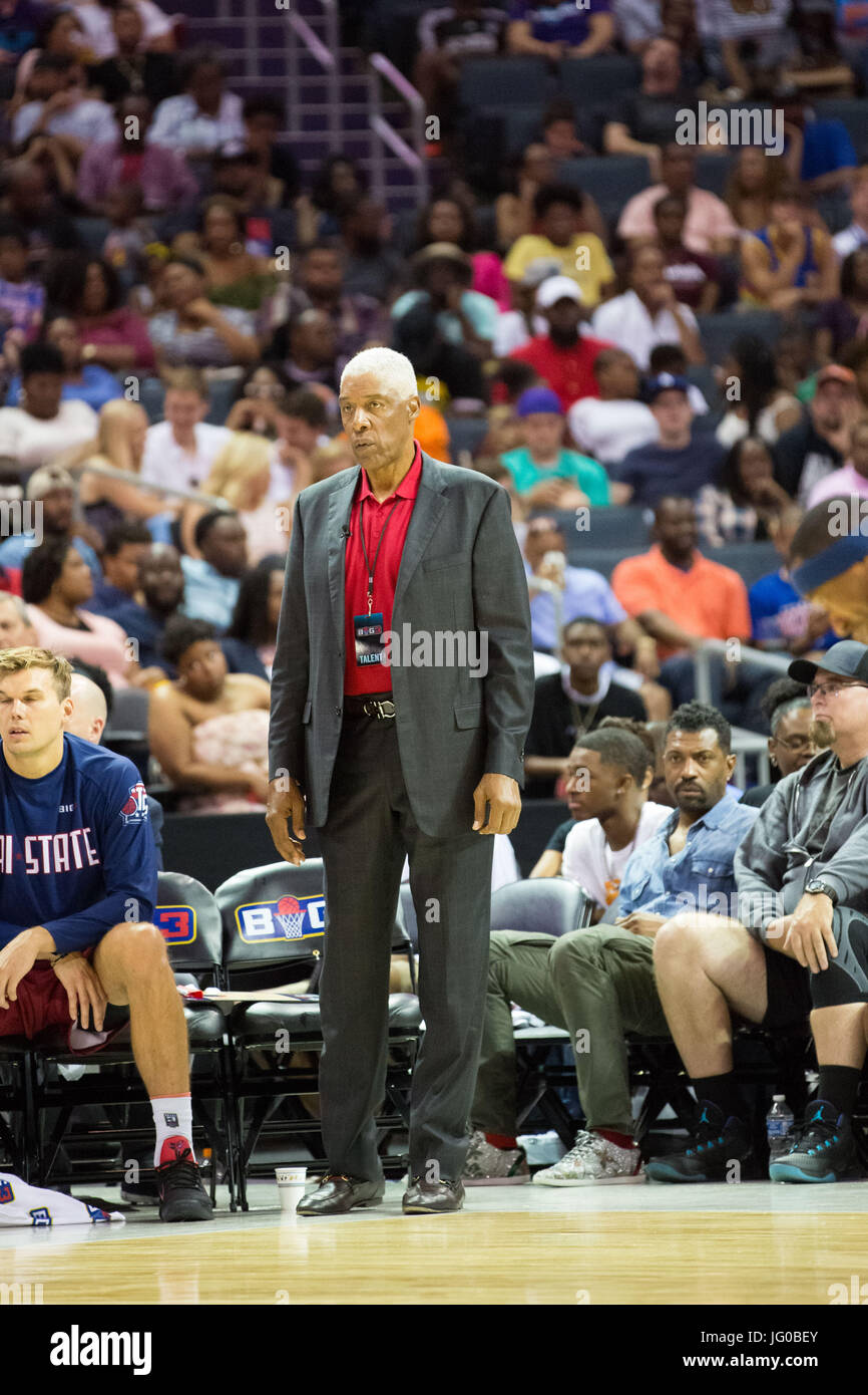 Julius erving basketball hi-res stock photography and images - Alamy