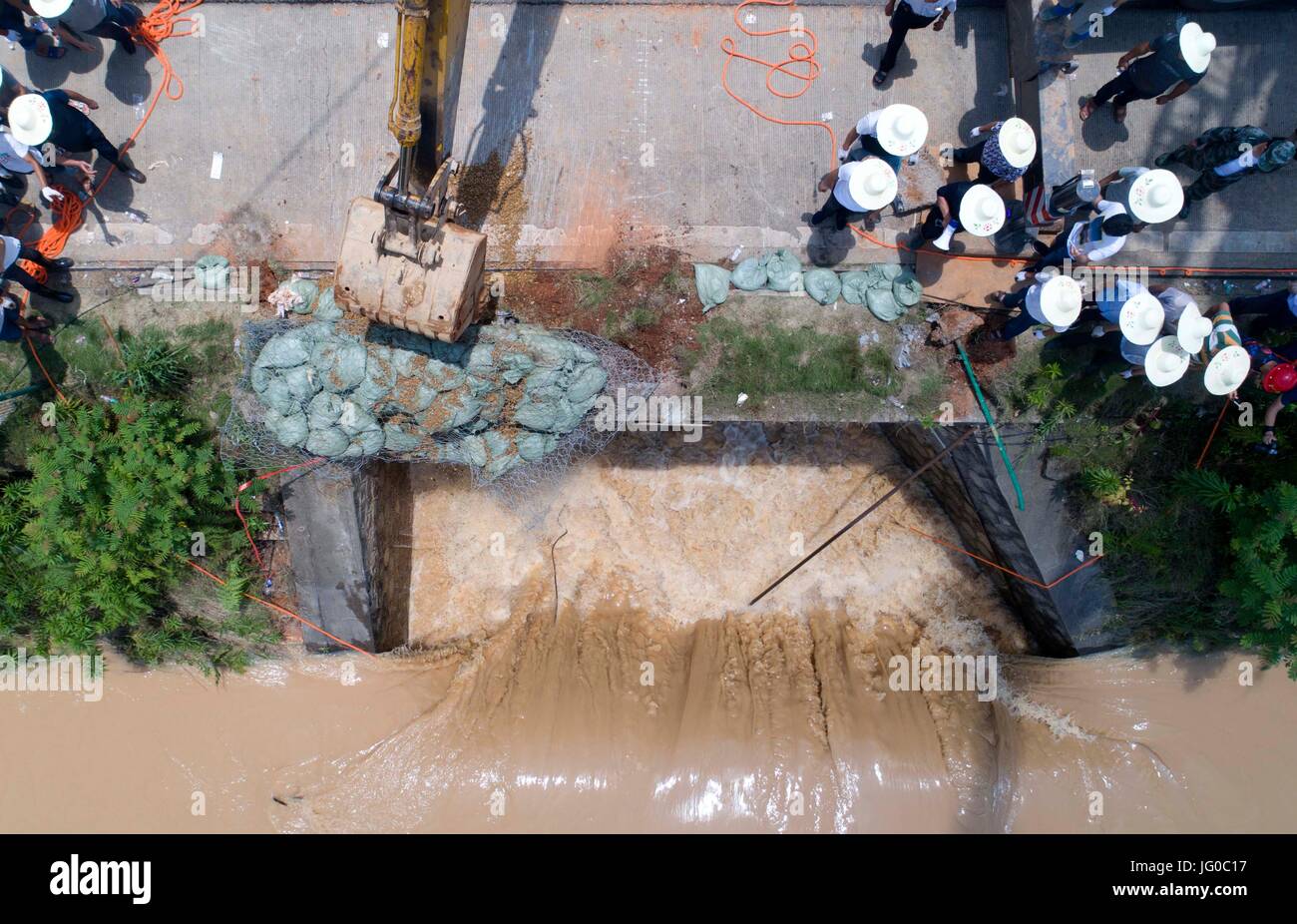 Dam breaches hi-res stock photography and images - Alamy