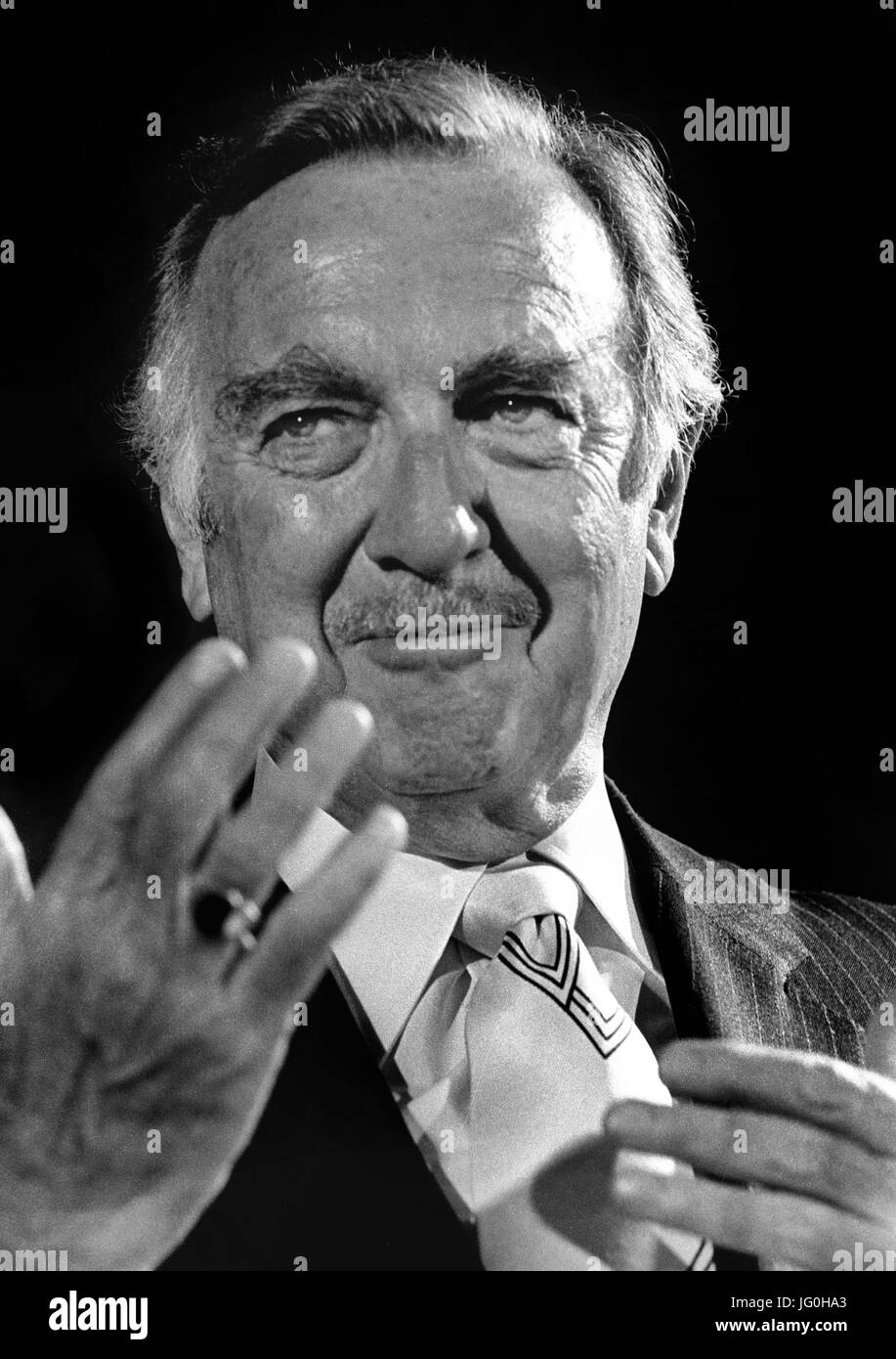 Walter cronkite hi-res stock photography and images - Alamy