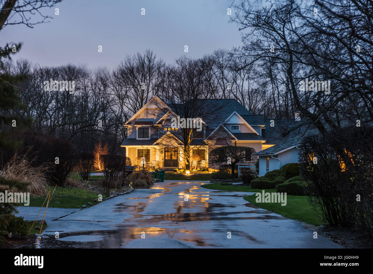 Night street suburbs usa hi-res stock photography and images - Alamy