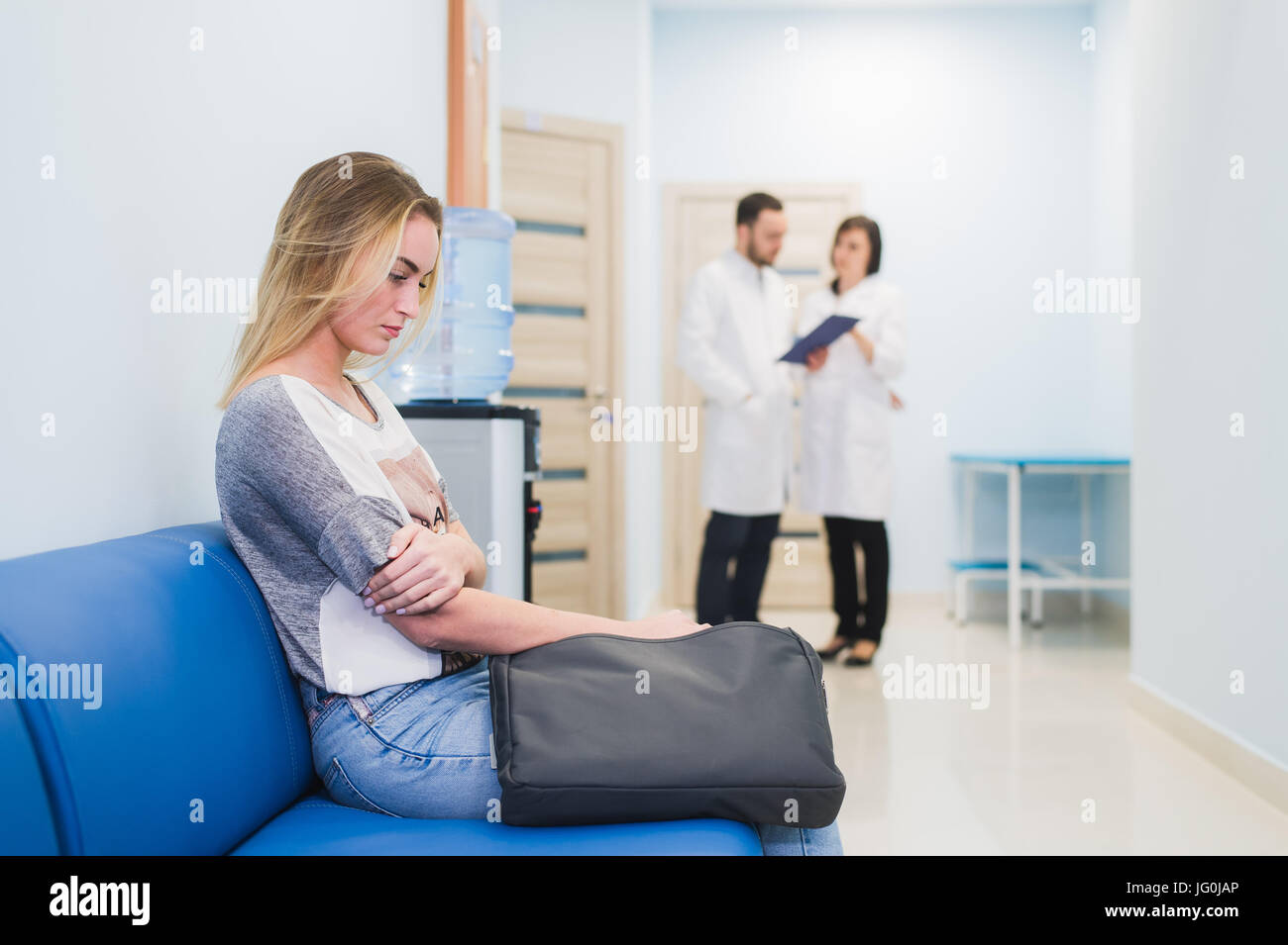 Doctors unhappy patient hospital hi-res stock photography and images ...