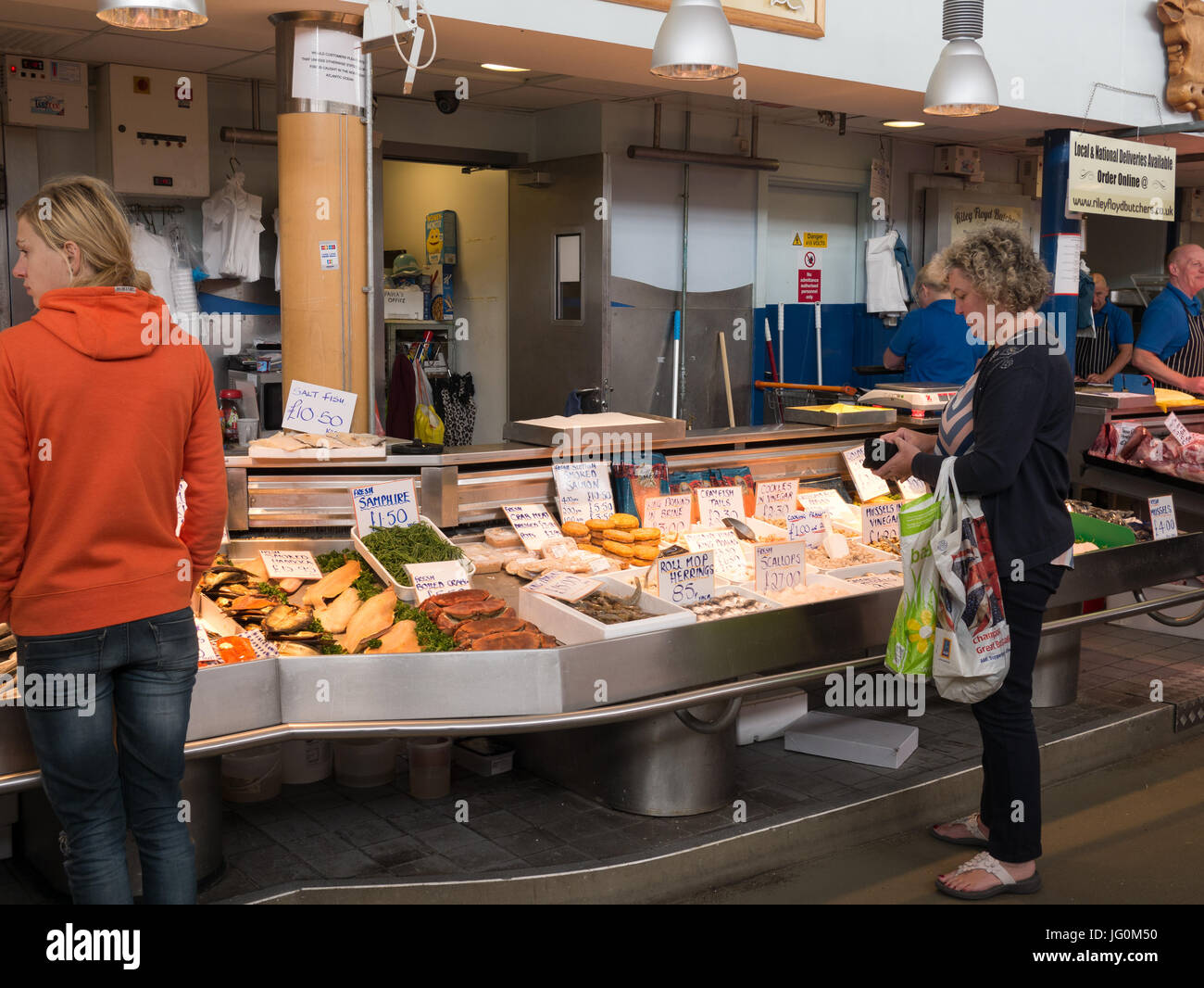 Fishmongers stall at Bury Market, Lancashire Stock Photo - Alamy