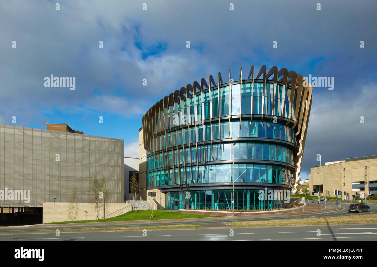 University of huddersfield queensgate campus hi-res stock photography ...