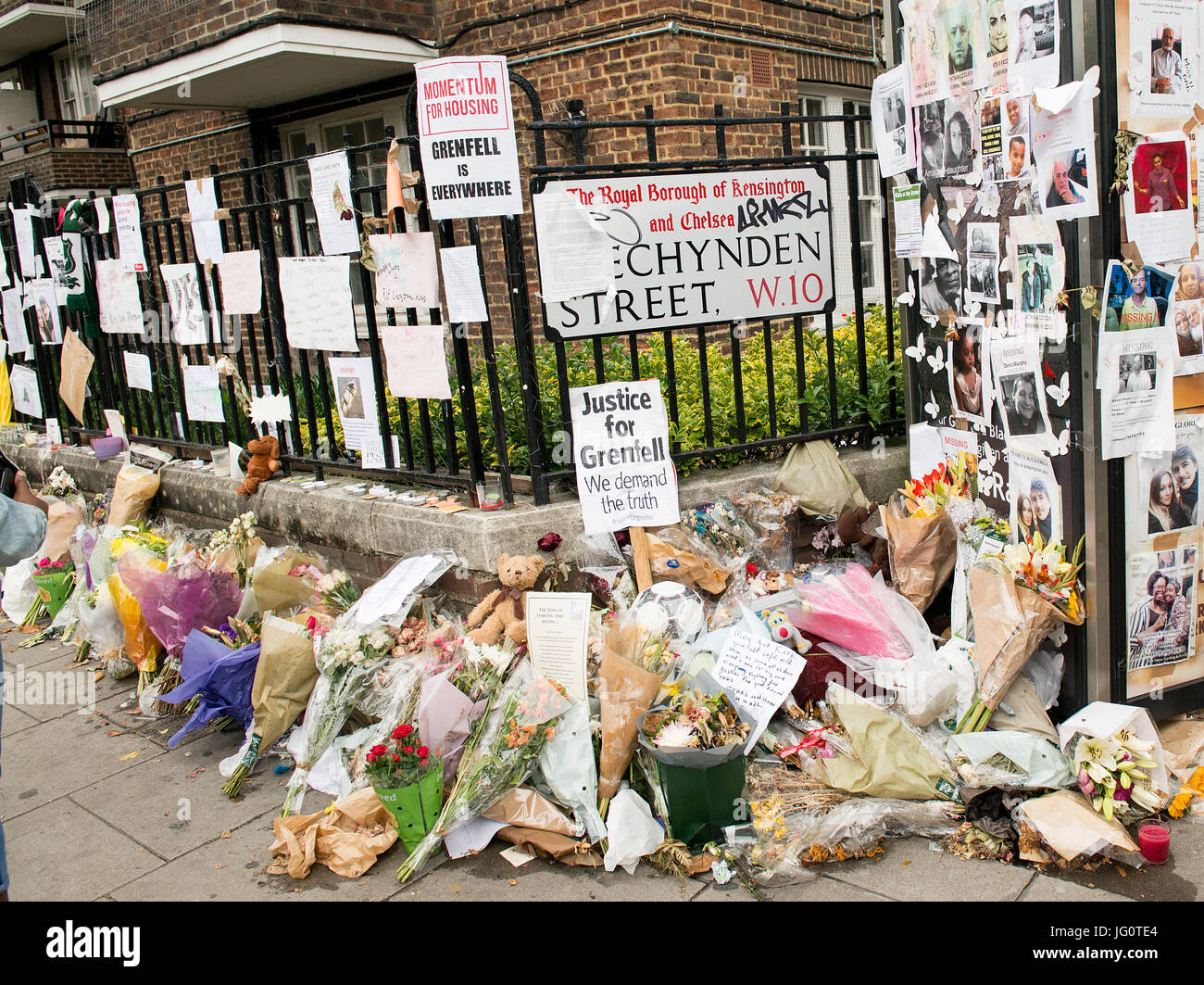 Floral tributes & messages for the victims of the Grenfell Tower fire ...