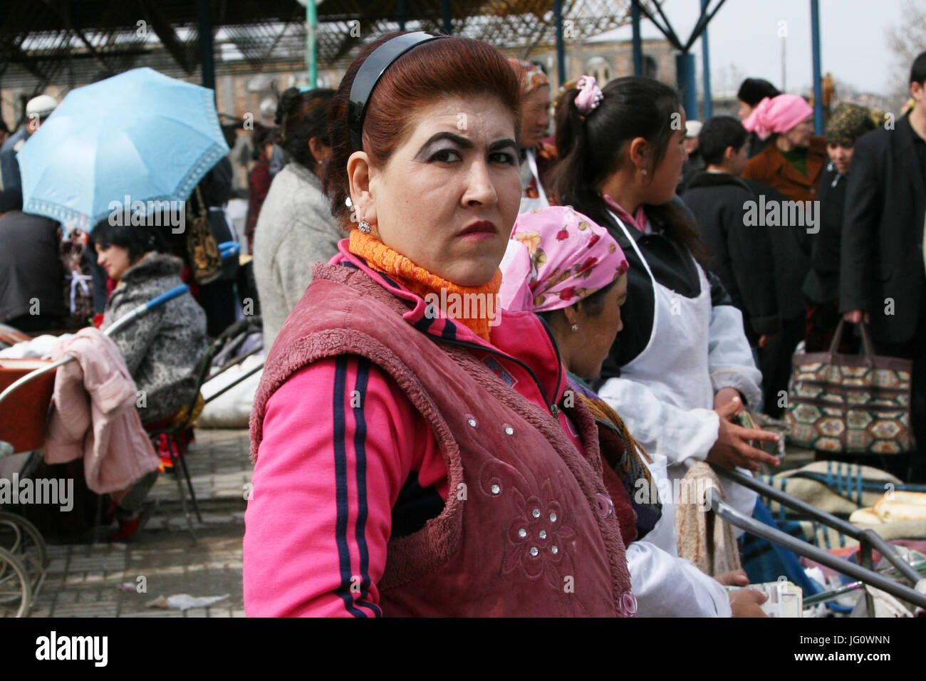 Uzbek woman portrait hi-res stock photography and images - Alamy
