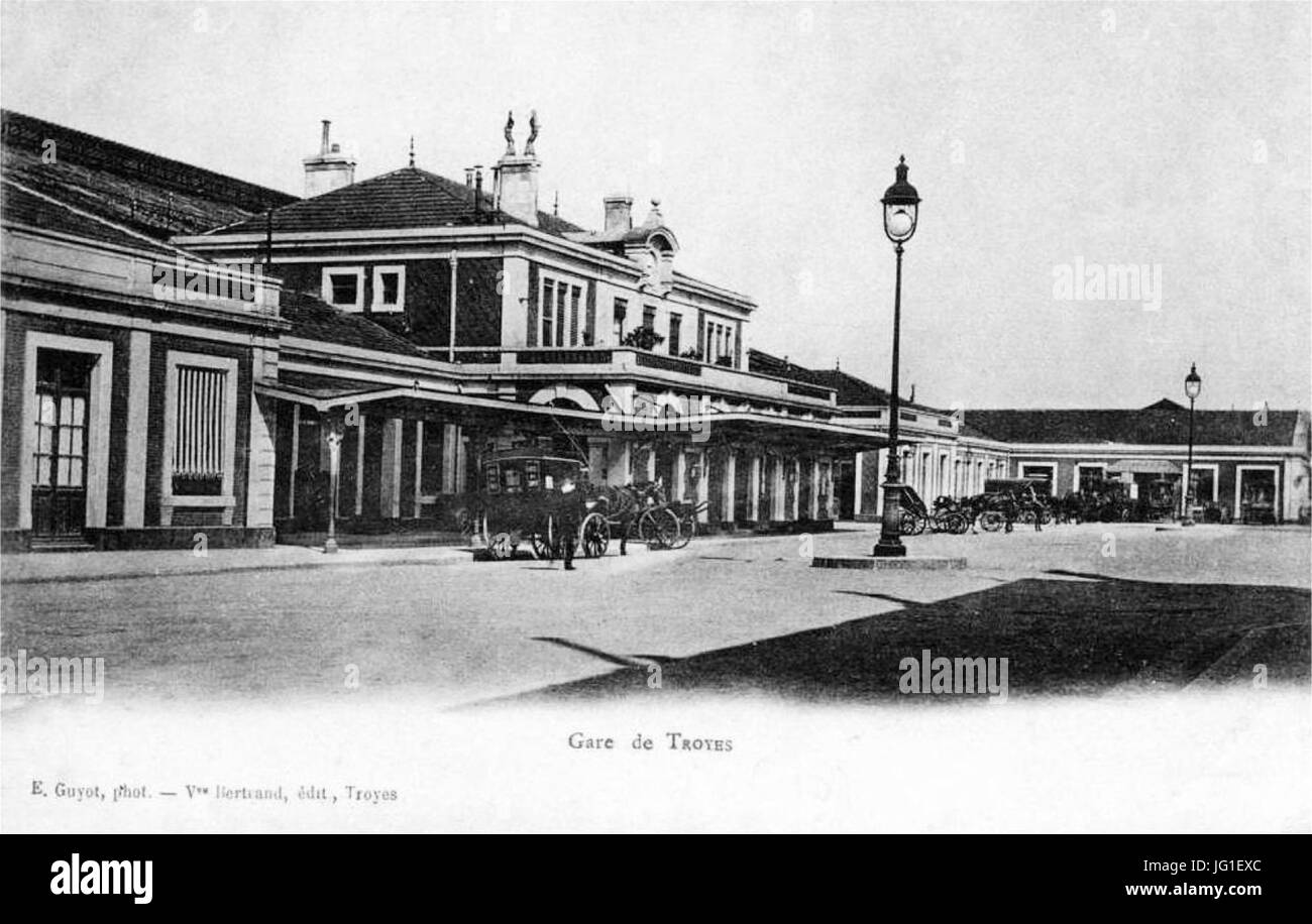 Troyes station hi-res stock photography and images - Alamy
