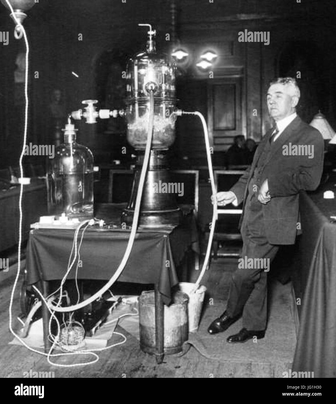 Georges Claude à l Institut 1926 Stock Photo - Alamy