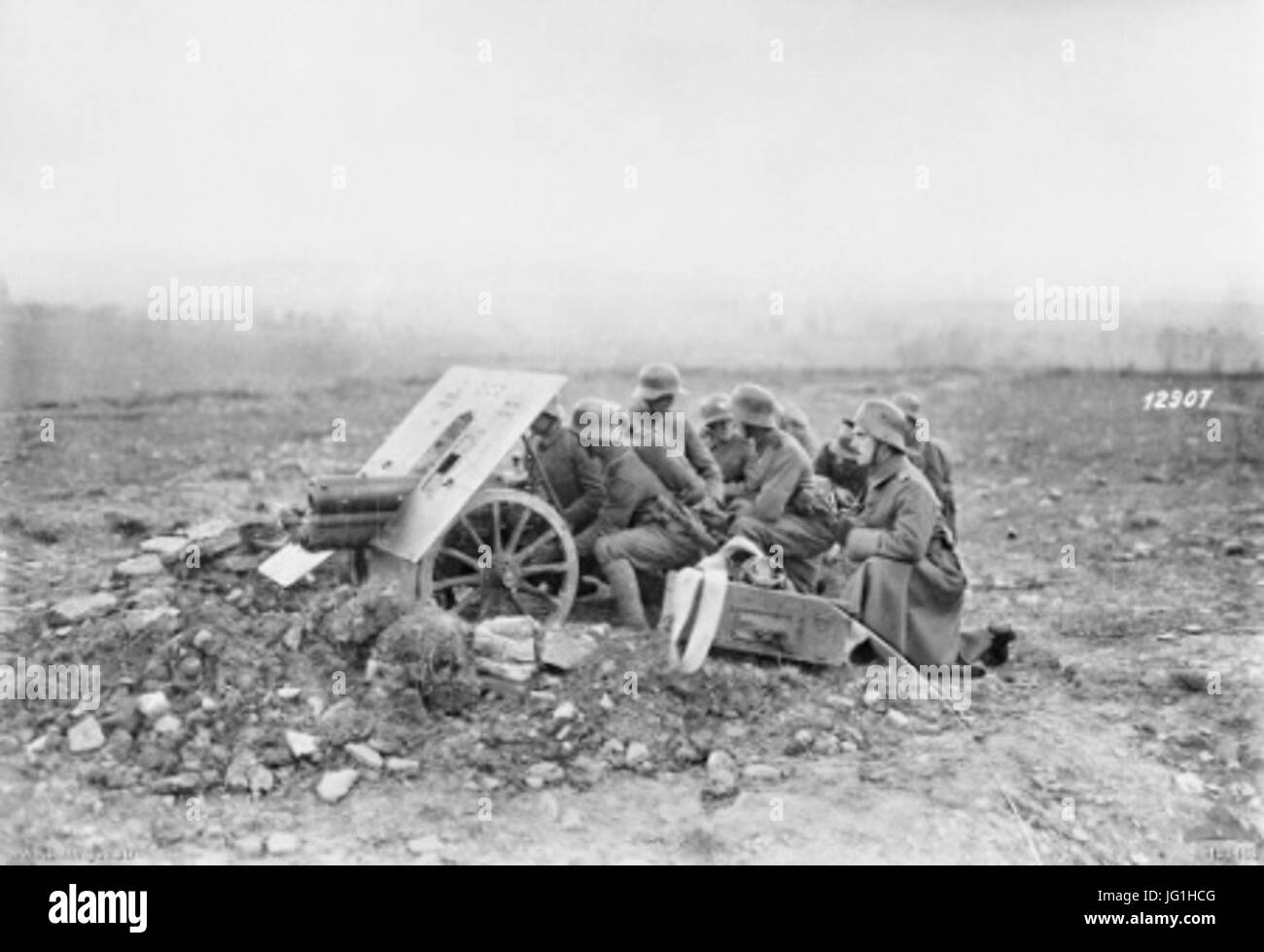 German anti-tank gun 26 crew October 1918 AWM H13453 Stock Photo - Alamy