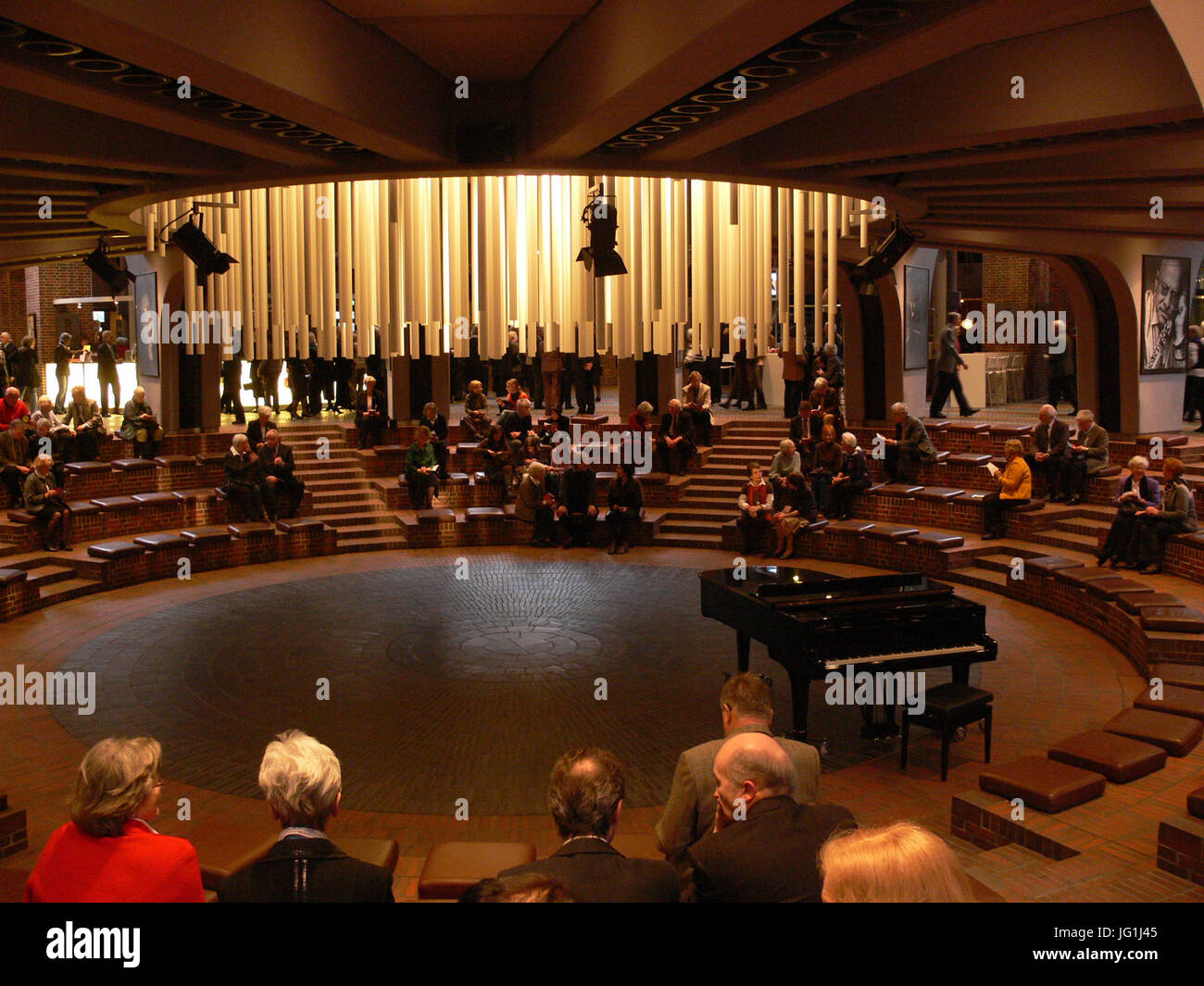 Dusseldorf tonhalle concert hall hi-res stock photography and images ...