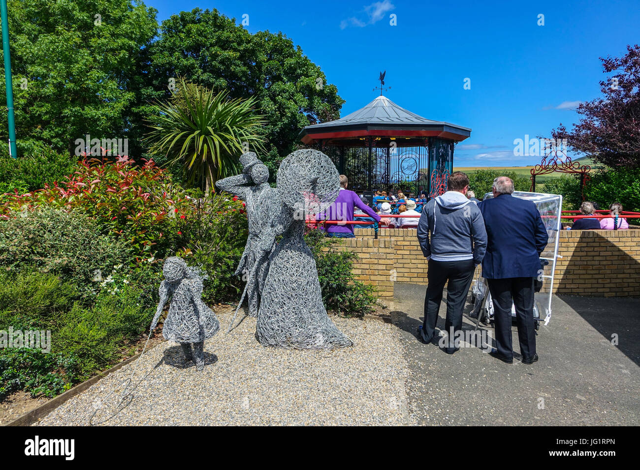 Sculpture saltburn hi-res stock photography and images - Alamy