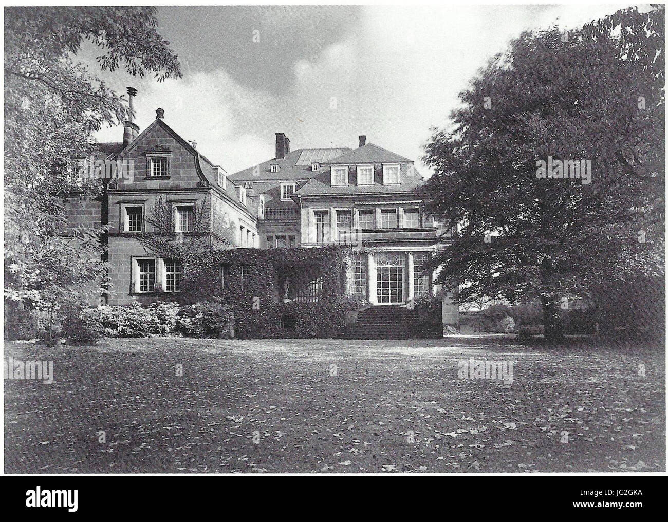 Köln-Bayenthal Villa Lindgens Straßenansicht 1910 Stock Photo - Alamy