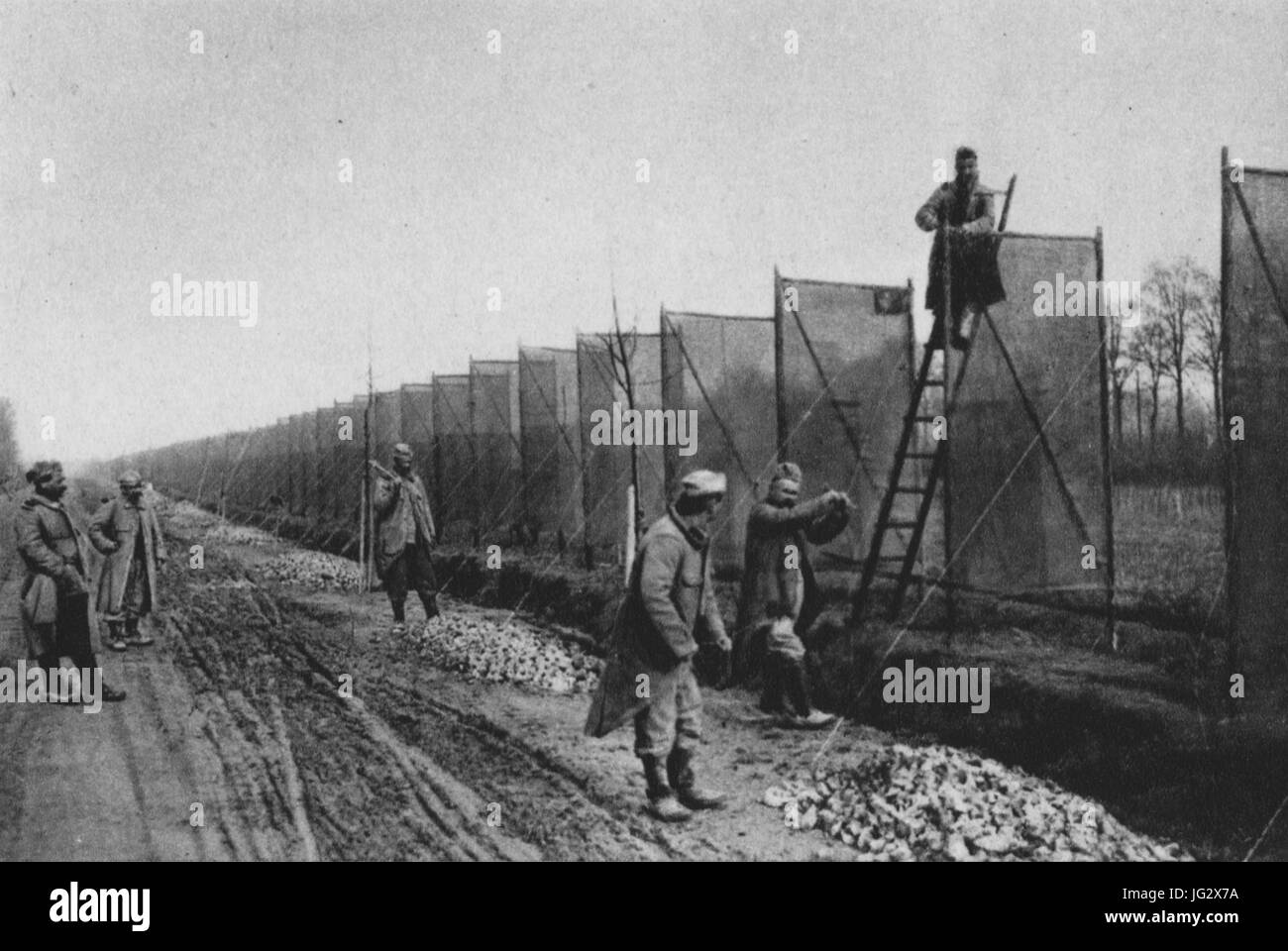 Kulissenartige Maskierung der Anmarschstrasse von Dieulouard nach Pont ...