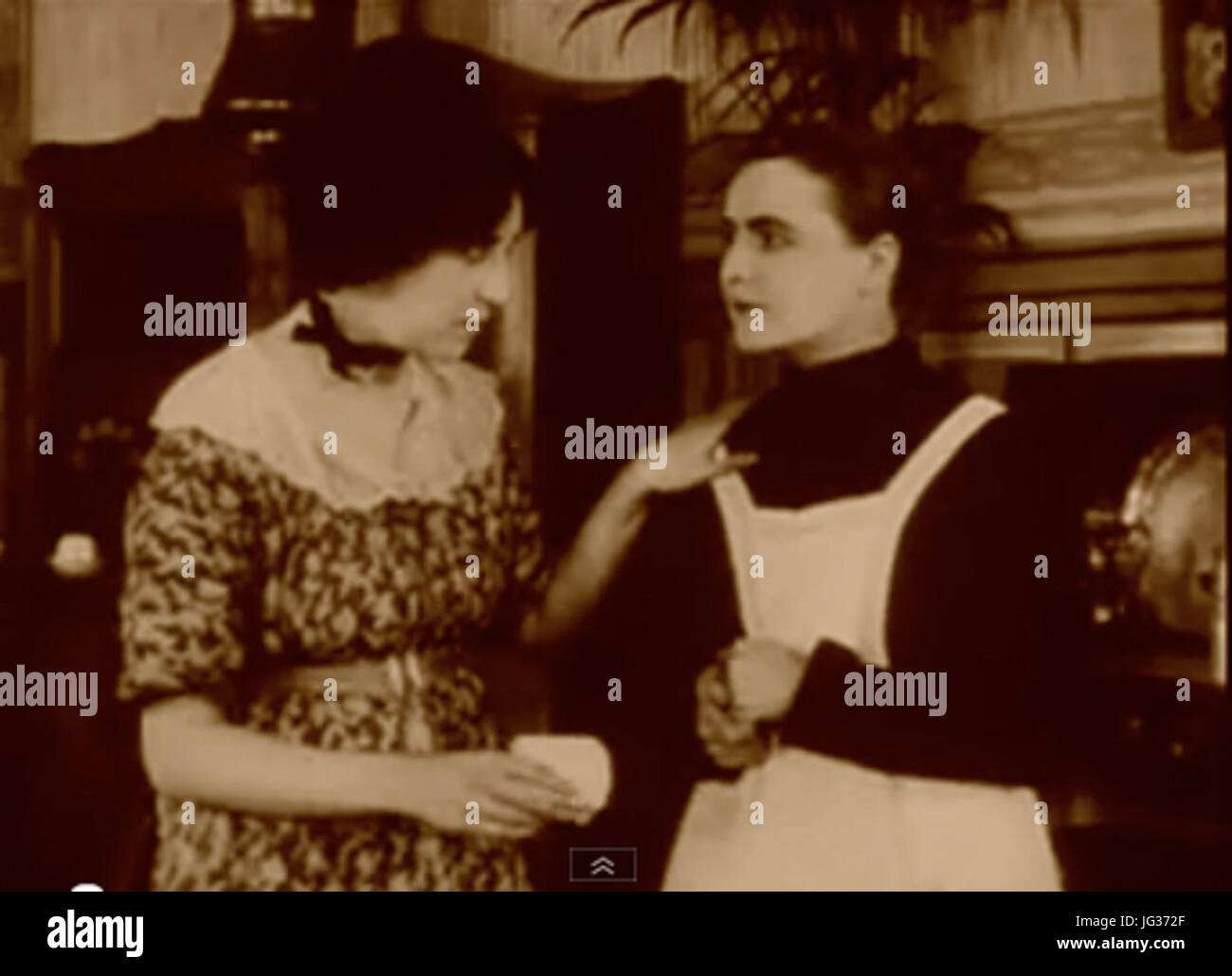 Les Vampires 28929-Musidora e Suzanne Le Bret Stock Photo - Alamy