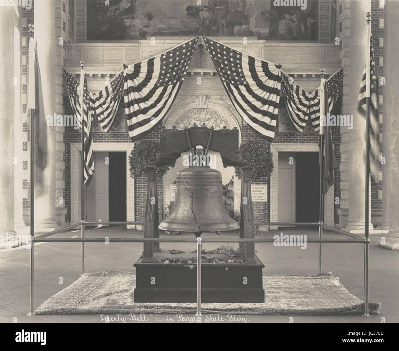 Liberty bell drawing hi-res stock photography and images - Alamy